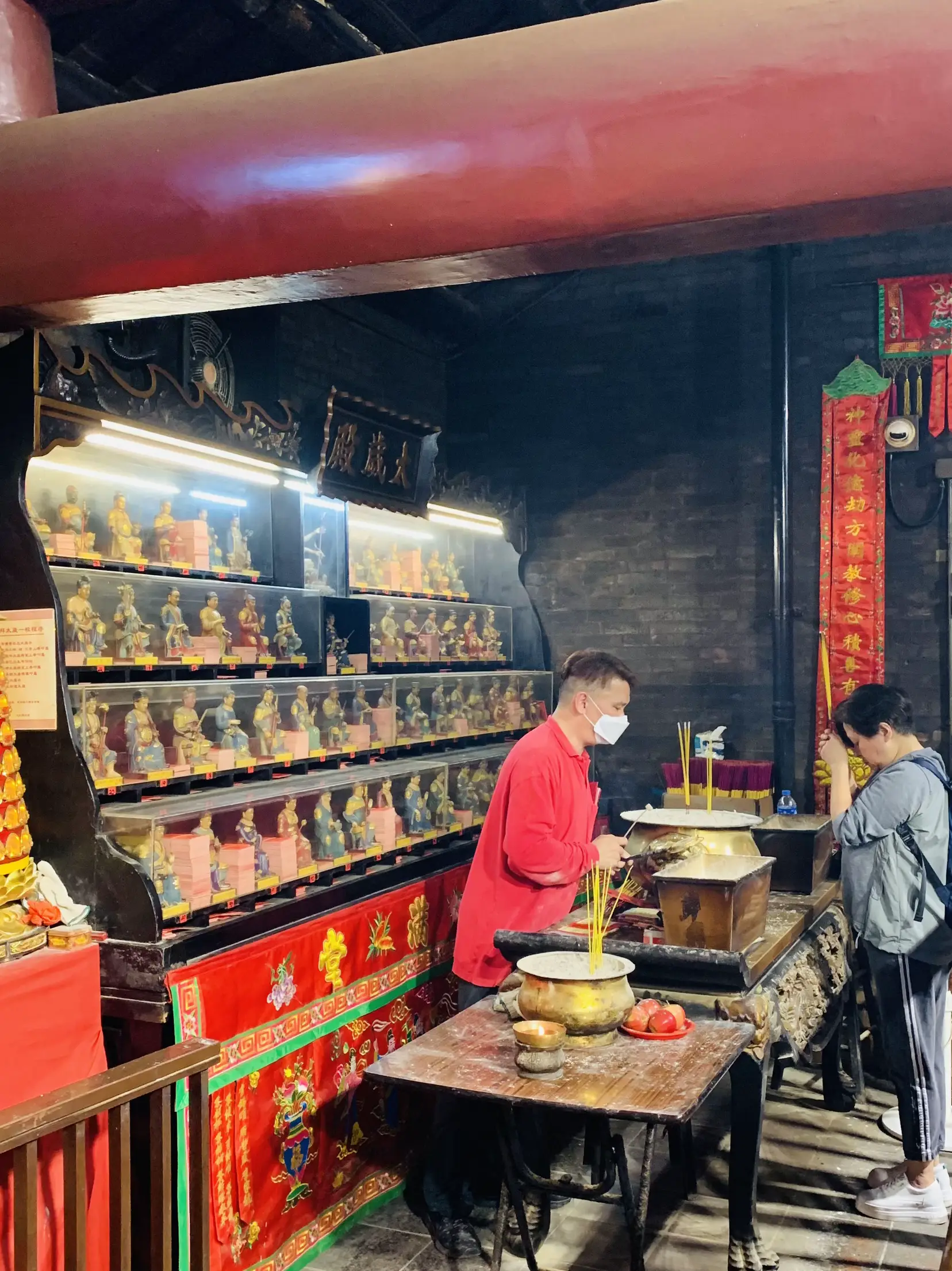 ชวนไปไหว้เทพเจ้าโชคลาภสายนรก ที่วัด Lin Fa Kung Temple | แกลเลอรีที่ ...
