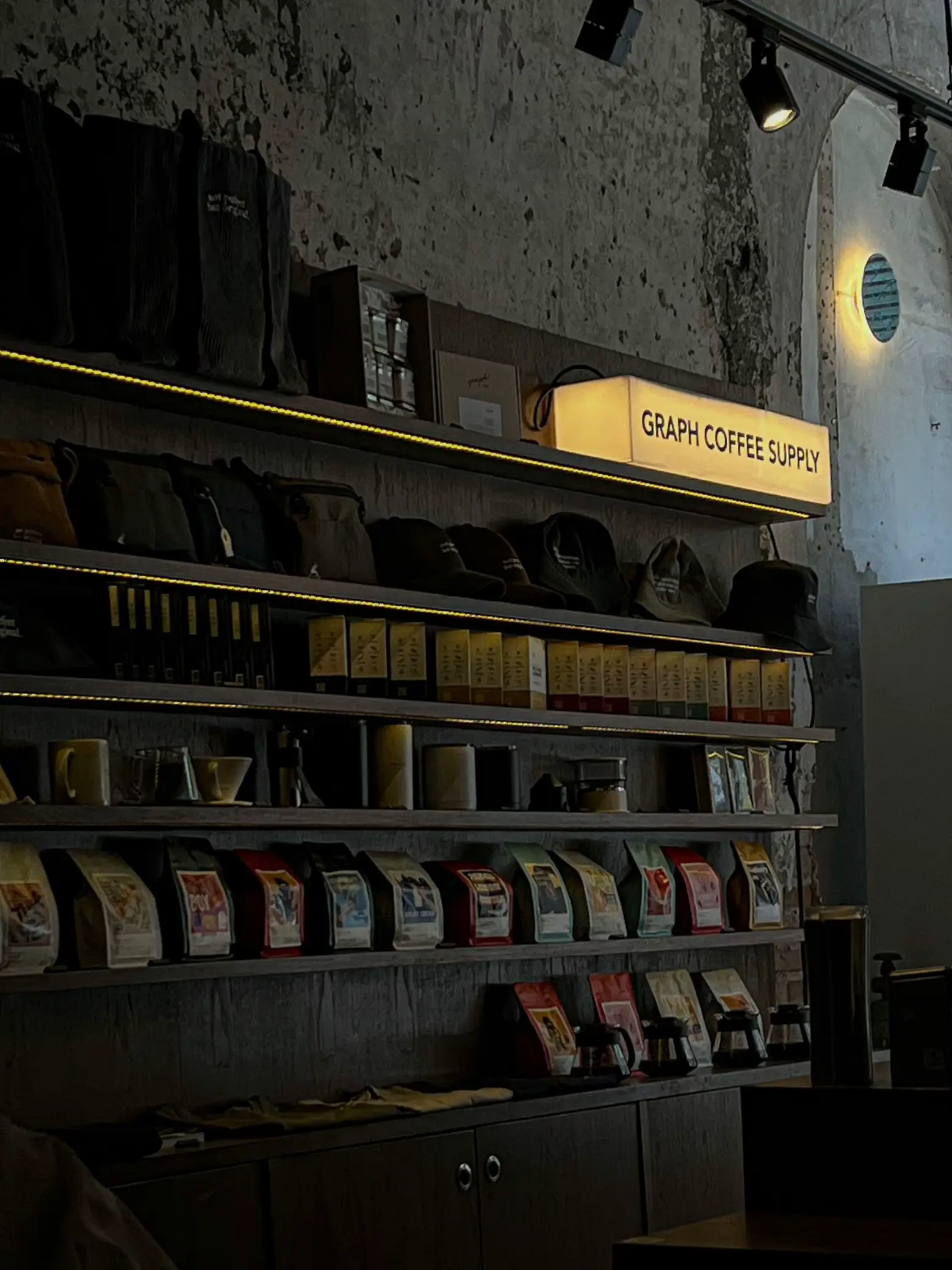 คาเฟ่ภูเก็ต GRAPH PHUKET | แกลเลอรีที่โพสต์โดย แต้วรีวิว | Lemon8