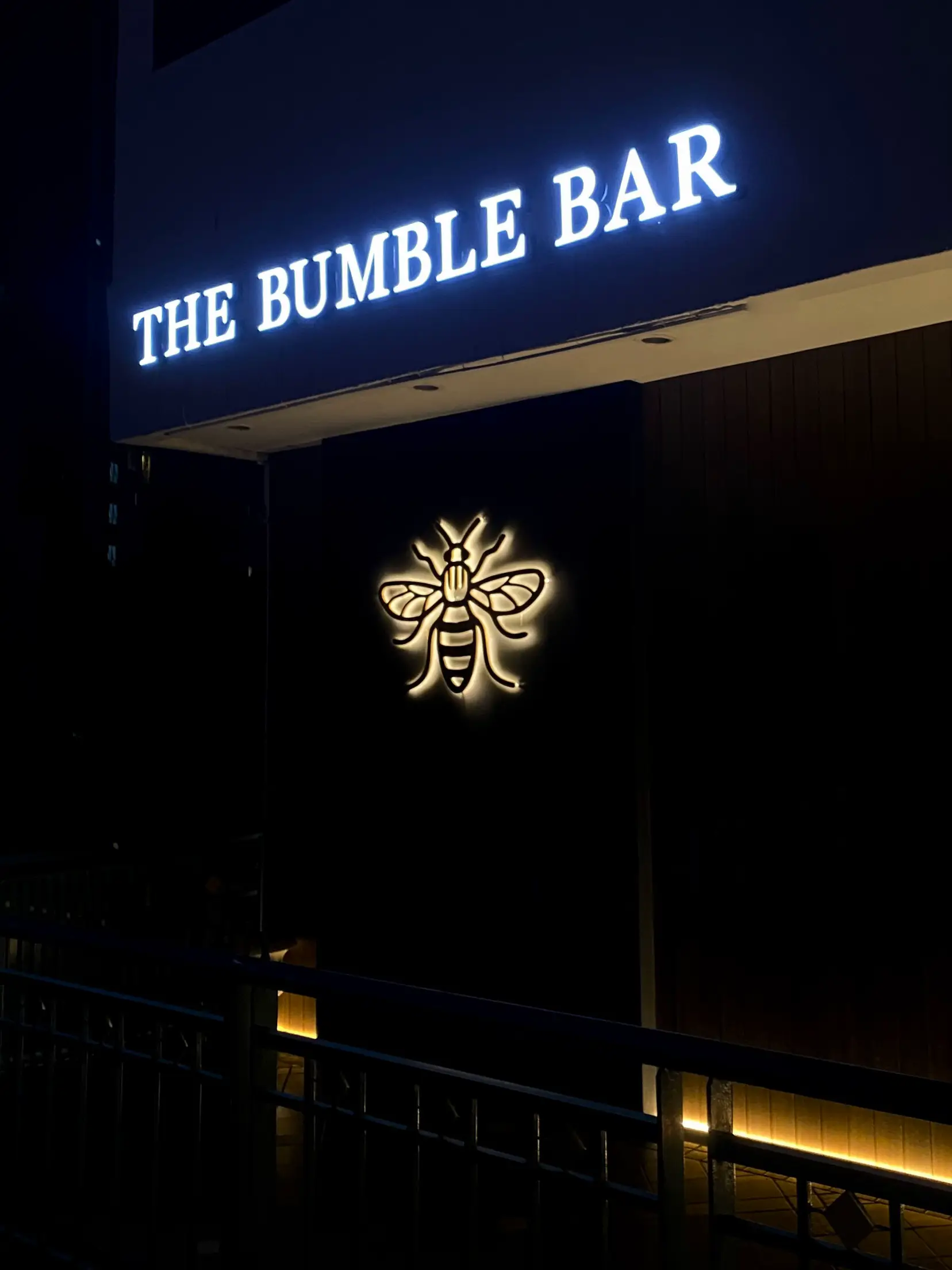 The Bumble Bar บาร์เปิดใหม่ที่ต้องมา ย่านRCA🥂 | แกลเลอรีที่โพสต์โดย Nu ...