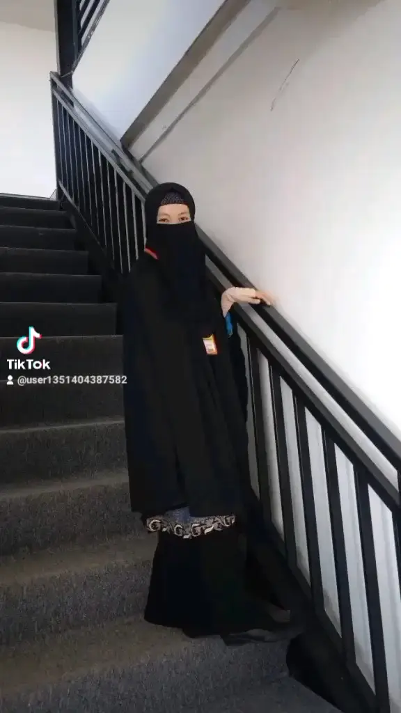 model pakaian Muslimah bercand | Video dipublikasikan oleh Israwati, S. pd | Lemon8