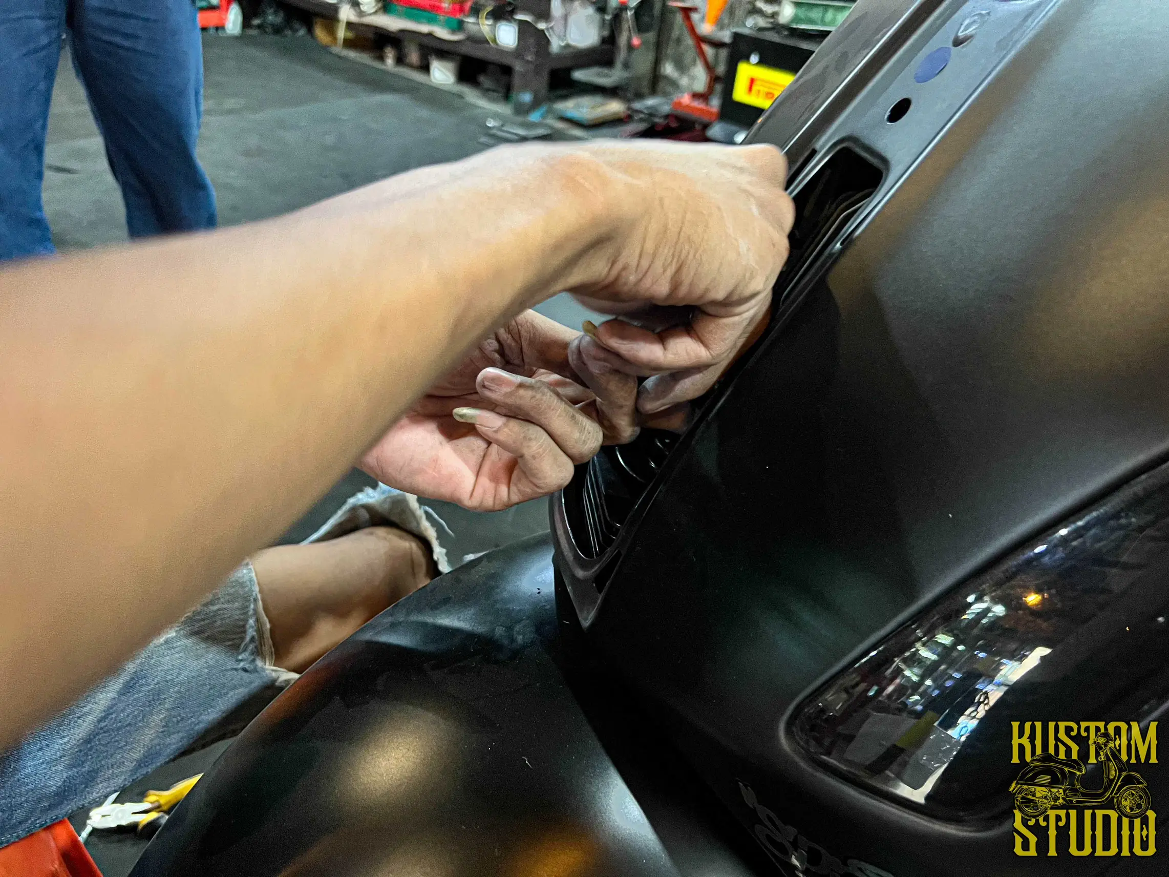 ขับขี่ปลอดภัย⛈️ หน้าฝนรีบมาเปลี่ยนยาง/น้ำมันเครื่องนะฟรีค่าแรง🛵 | แกล ...