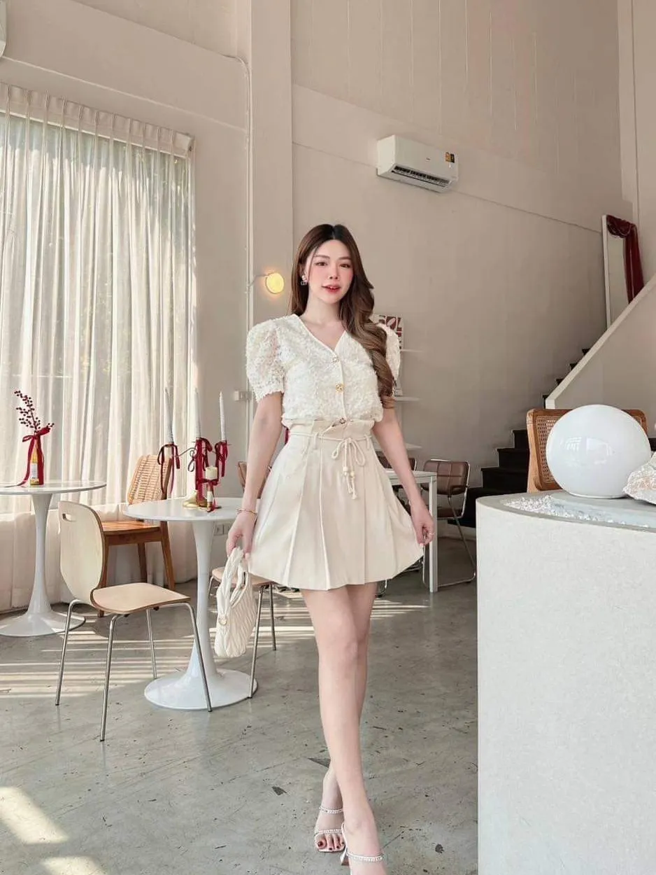 ถ้าเบื่อความเรียบๆแล้ว ชุดนี้ต | แกลเลอรีที่โพสต์โดย Sureeporn | Lemon8