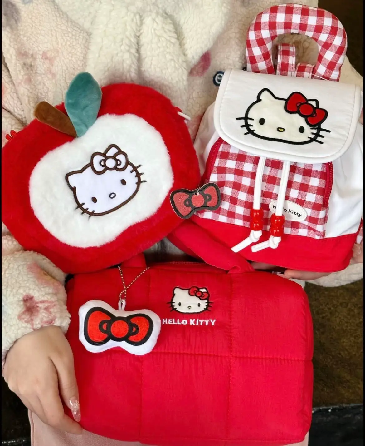 New Year New Bag ปีใหม่กระเป๋าคิตตี้สีแดงต้องเข้า! 🍎 🎉 | แกลเลอรีที่โพสต์โดย ขายสไตล์ | Lemon8