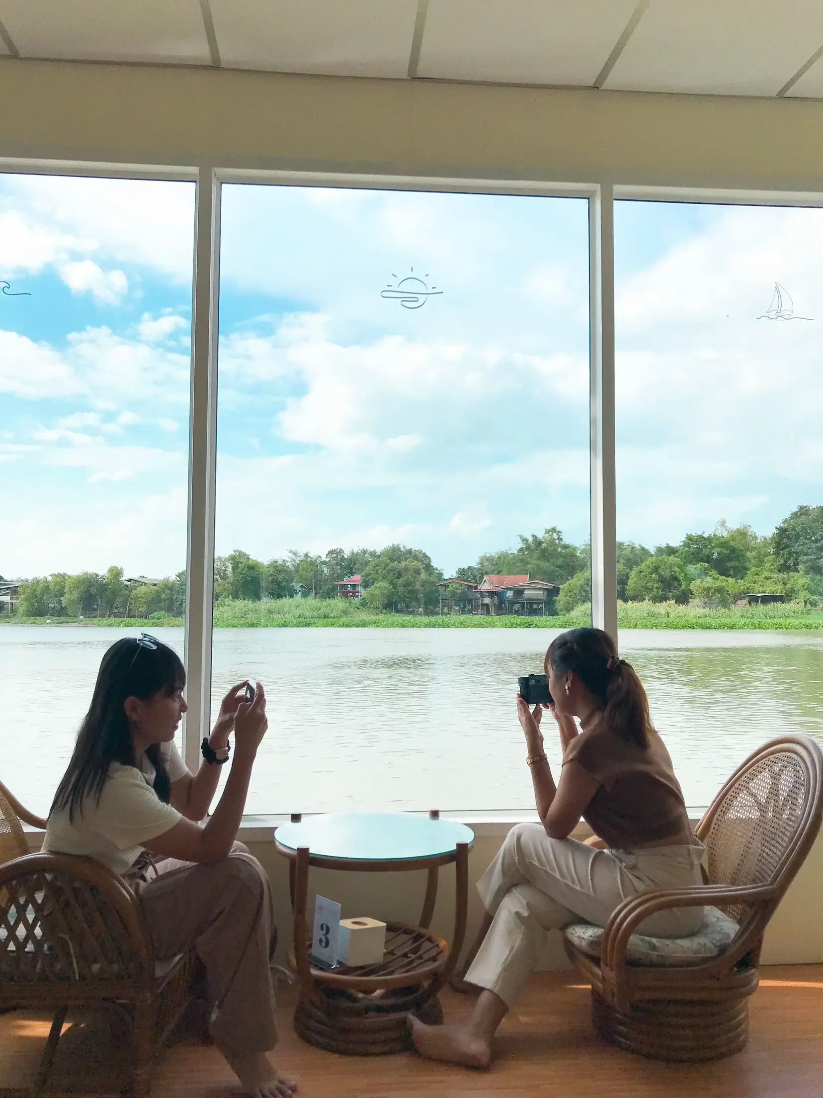 คาเฟ่เรือนแพ Sun’s Son | แกลเลอรีที่โพสต์โดย SK 💜 | Lemon8