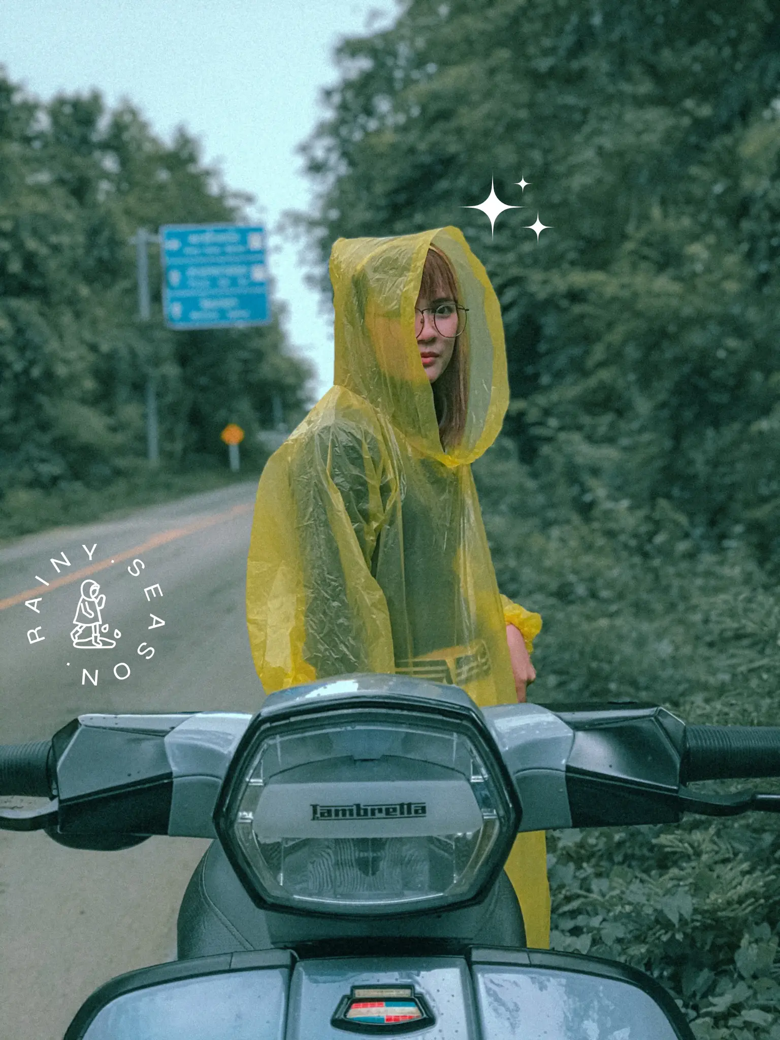 ไอเดียถ่ายรูป กับเสื้อกันฝน ในวันที่ฝนพรำ.☔️ | แกลเลอรีที่โพสต์โดย Cha naa | Lemon8