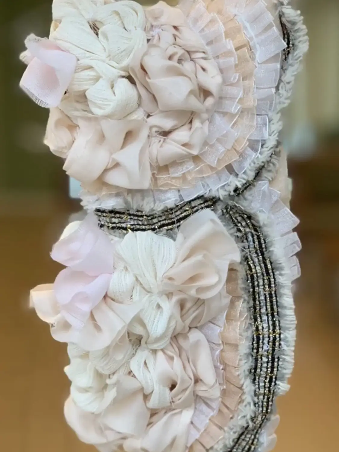 แชร์ไอเดียเทคนิค Fabric Manipulation เป็นยังไงมาดูกันค่ะ🖤 | แกลเลอรีที่ ...