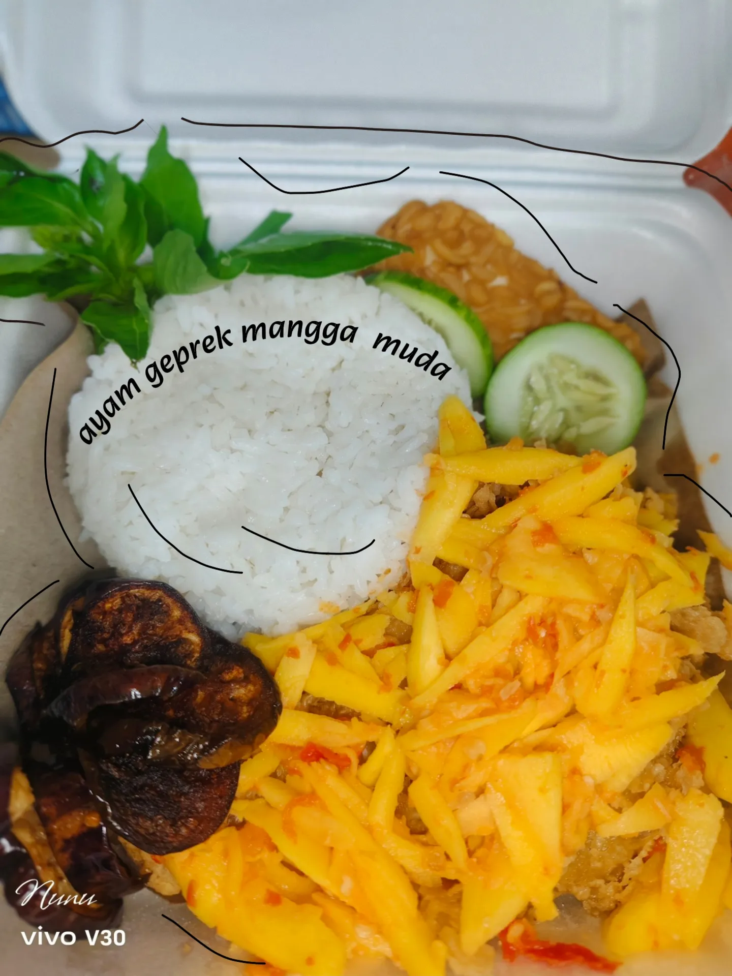 ayam geprek mangga muda | Galeri diposting oleh Tumbahn_hidup | Lemon8