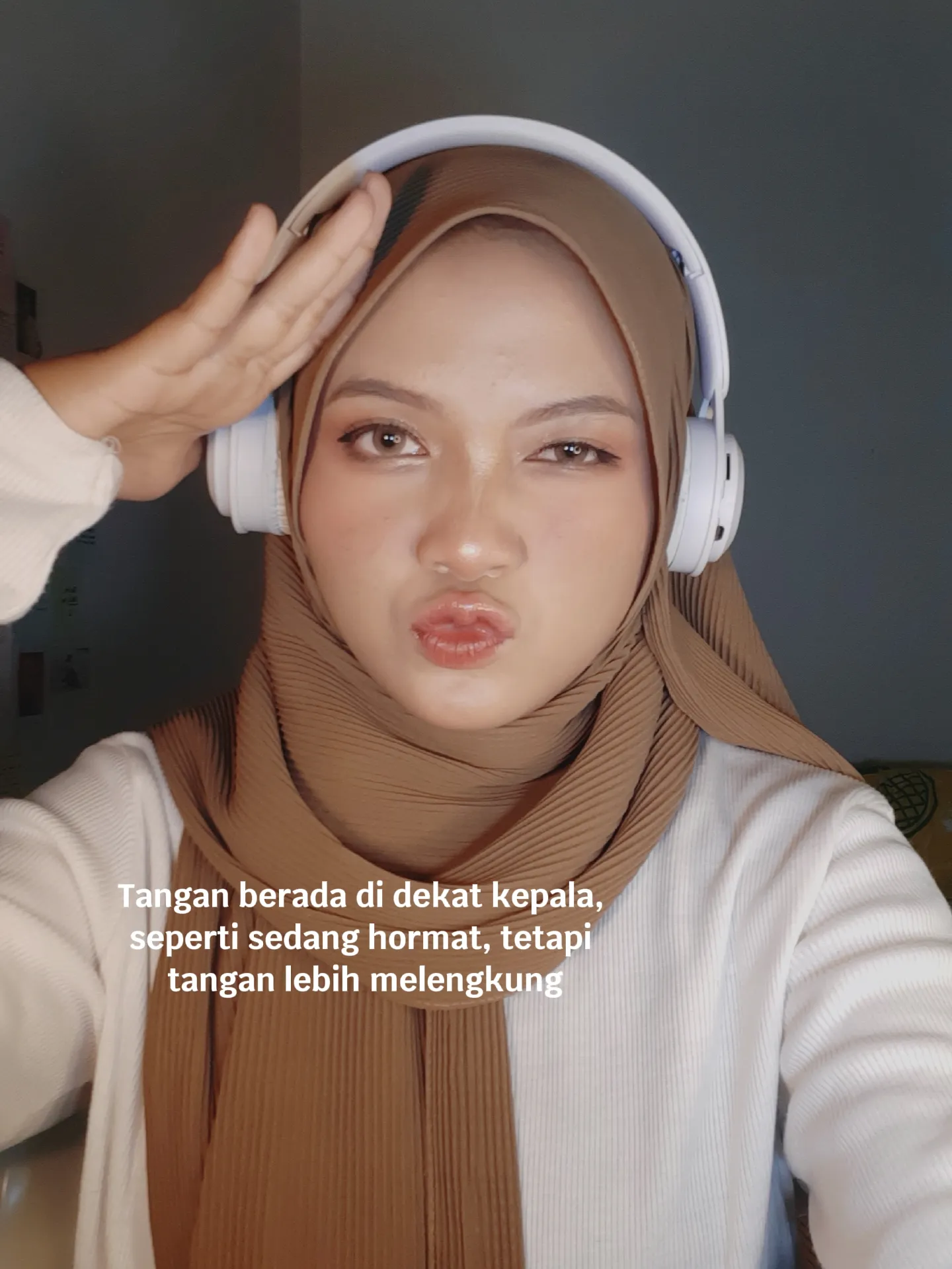COBA GAYA INI BIAR FOTOMU NGGAK BORING | Galeri diposting oleh 𝐏𝐮𝐝𝐲𝐚 | Lemon8