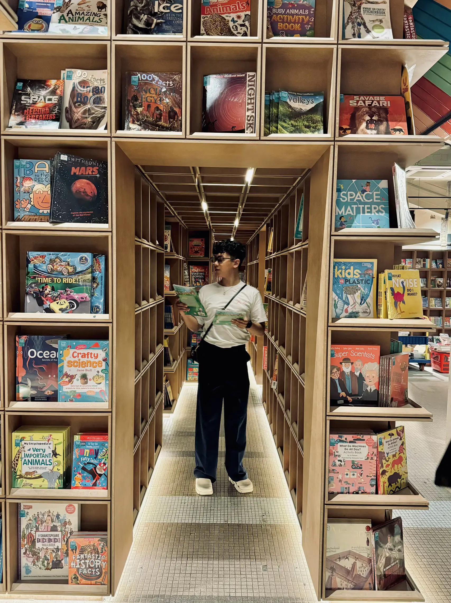 ร้านหนังสือสุดเก๋ถ่ายรูปสวย ห้ามพลาด 📚| BookXcess at RexKL | แกลเลอรี ...
