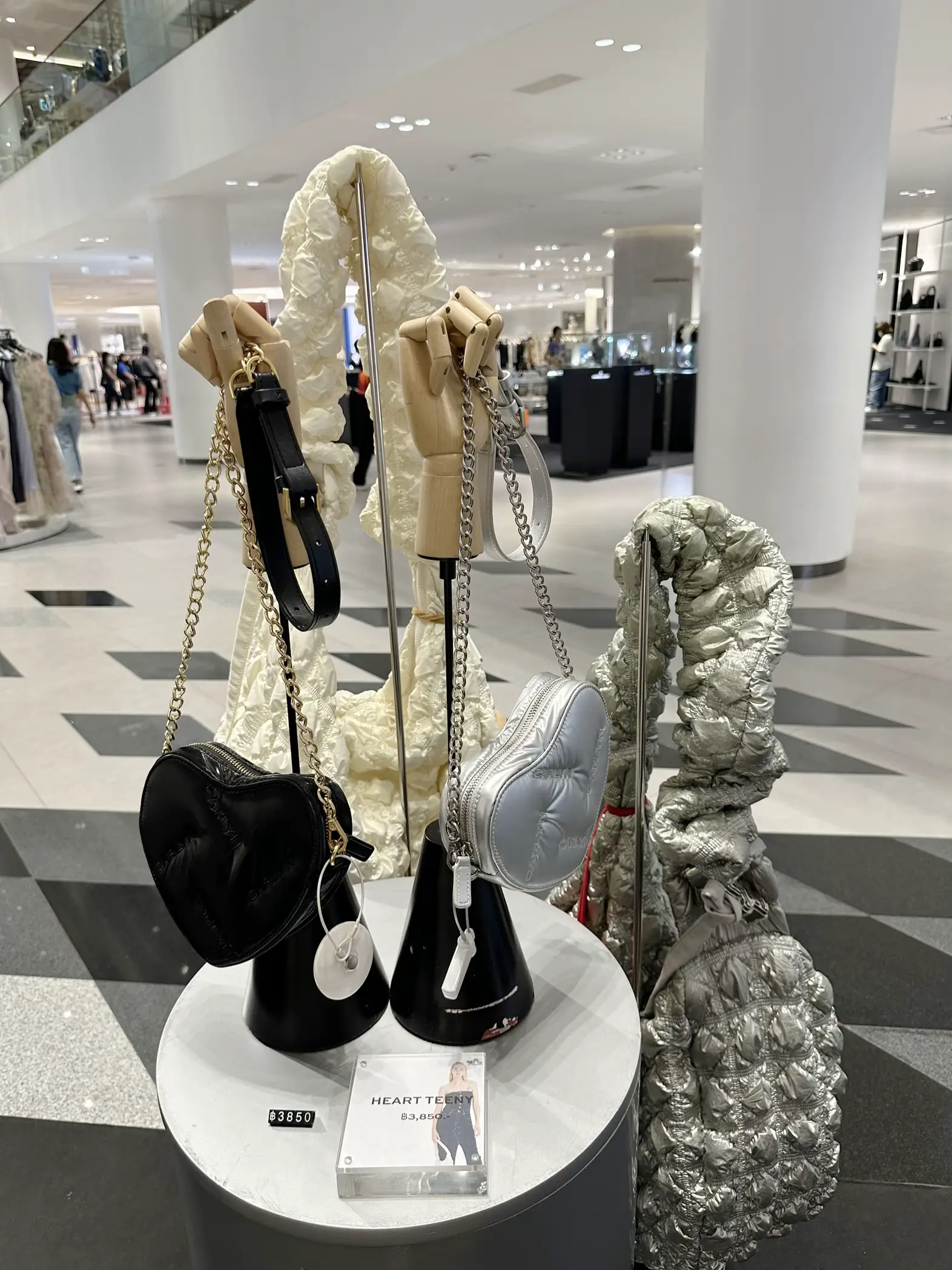 💗อัพเดทกระเป๋า CARLYN คอลใหม่ | แกลเลอรีที่โพสต์โดย Kade.journal🍃 🏻 | Lemon8