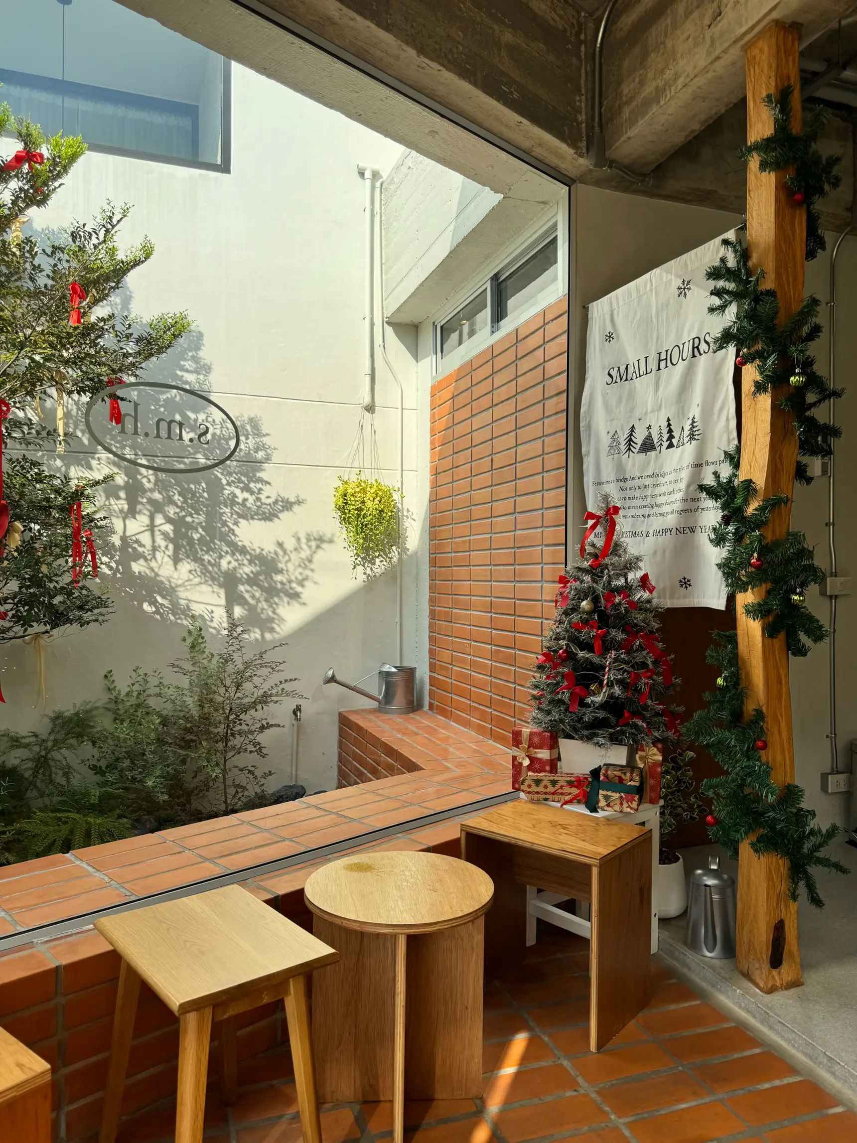 Cafe Small Hours: คาเฟ่เล็กๆย่านลาดพร้าว ☕️ | แกลเลอรีที่โพสต์โดย JJENNY W. 🦄 | Lemon8