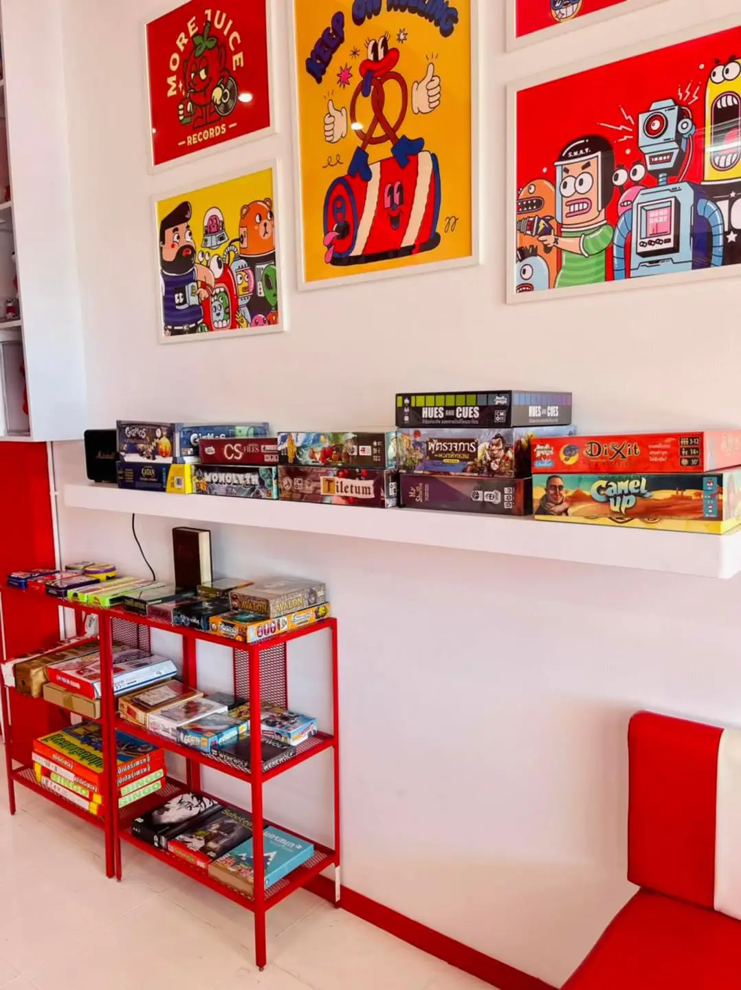 มาเล่นบอร์ดเกม ที่ คาเฟ่สีแดงย่านร่มเกล้ากั๊นน🎯🎲 | แกลเลอรีที่โพสต์โดย ...