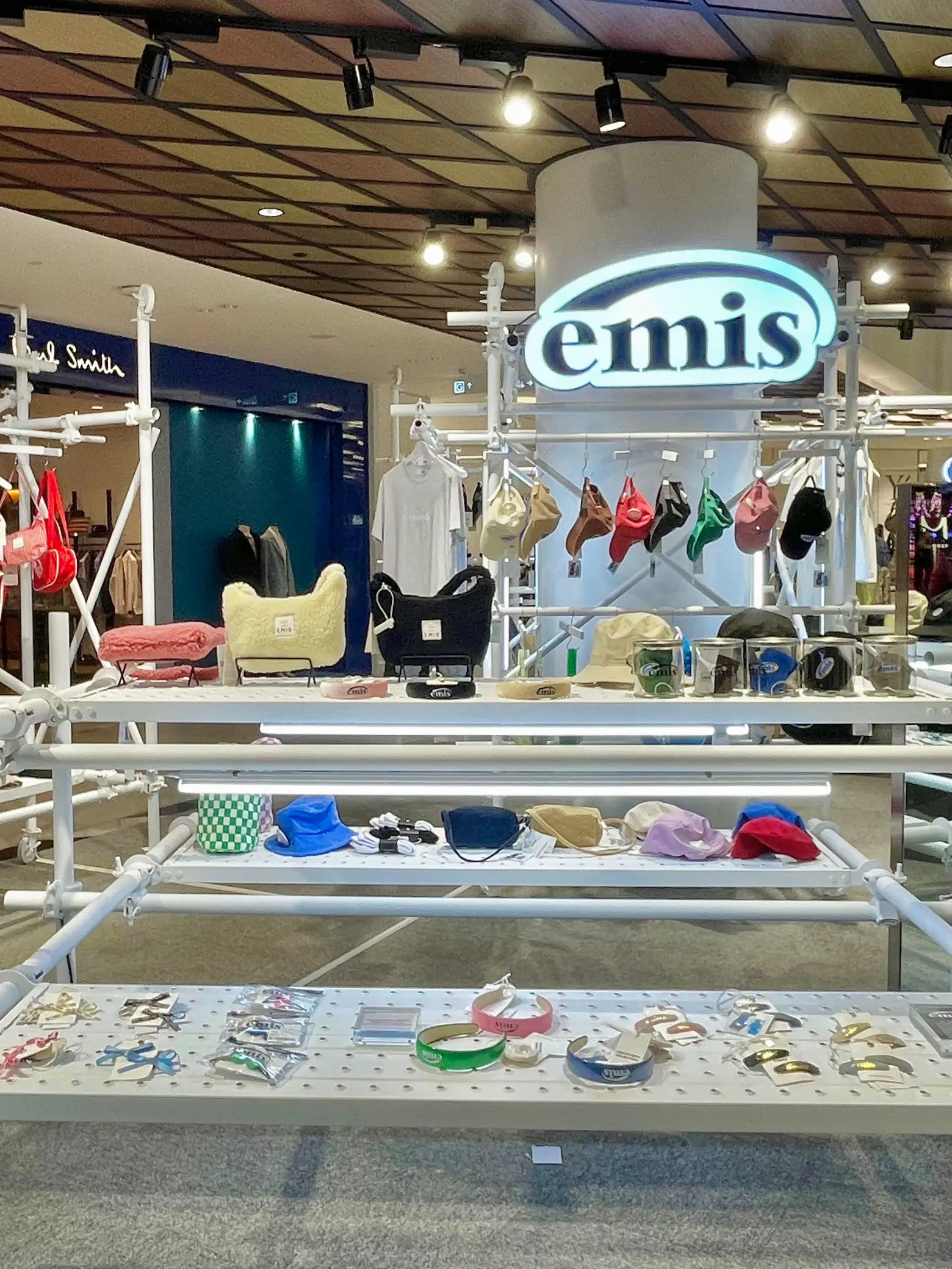 Emis แบรนด์เสื้อผ้าสายสตรีท ส่งตรงจากเกาหลี เปิดในไทยแล้ว 👙 | แกลเลอรีที่โพสต์โดย อเวจีสีชมพู ...