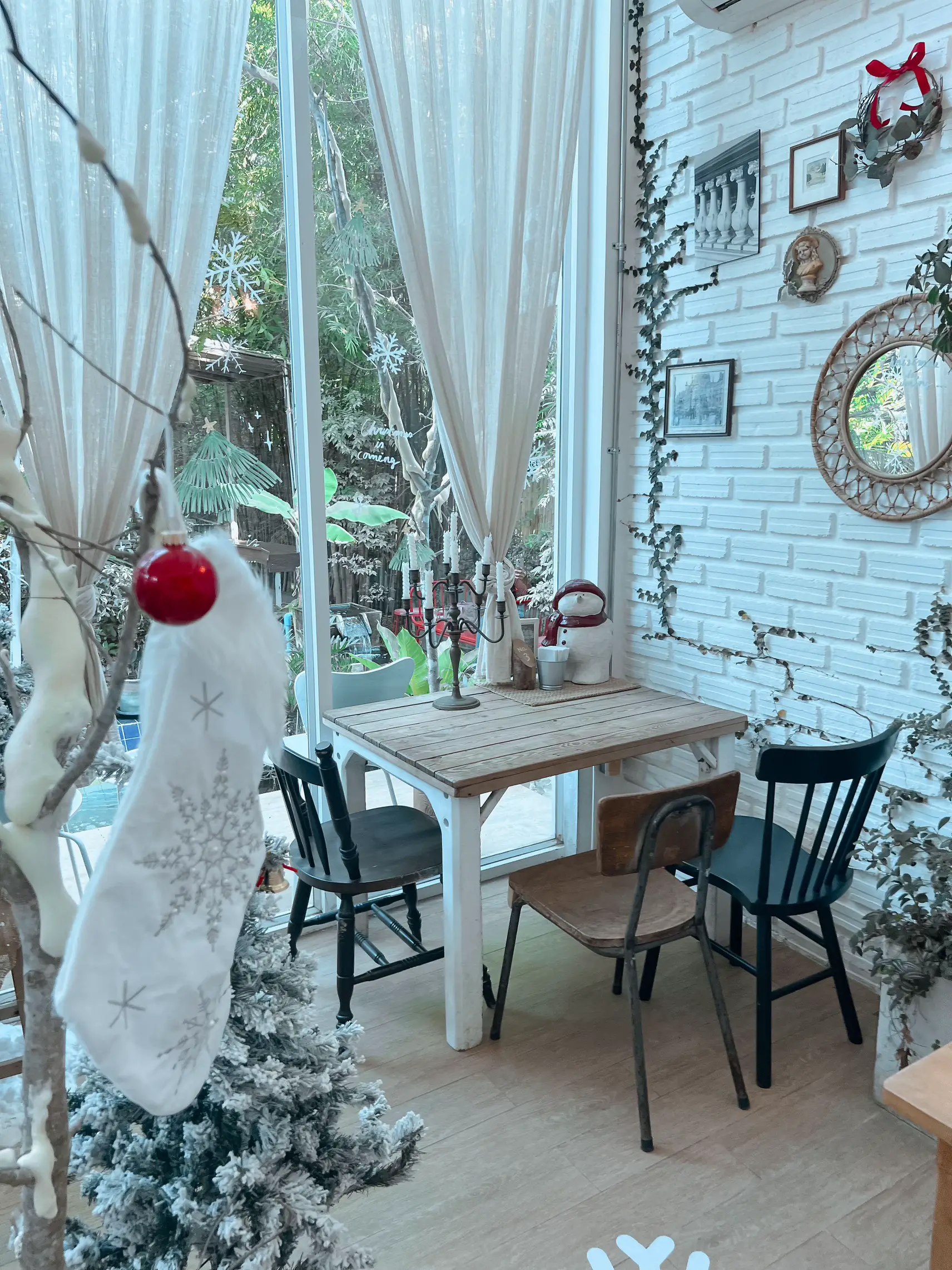 MERCI PAPA CAFE คริสมาสแบบจัดเต็ม 🛷🧑🏻‍🎄🎄 | แกลเลอรีที่โพสต์โดย 𝘓𝘰𝘰𝘬𝘯𝘢𝘮🐩 ...