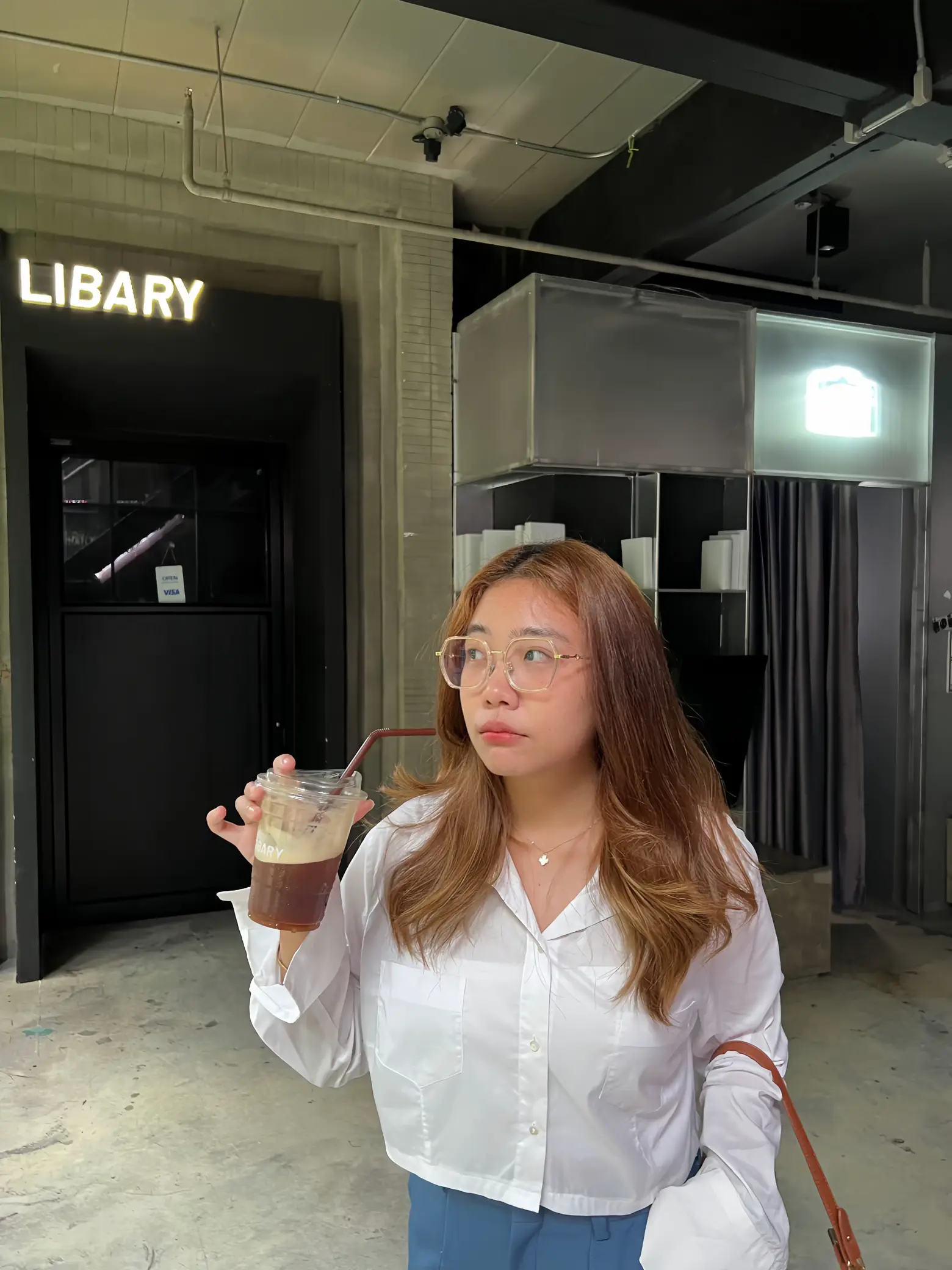 รีวิวคาเฟ่กรุงเทพ | Libary bkk ☕️🤍 | แกลเลอรีที่โพสต์โดย NTM | Lemon8