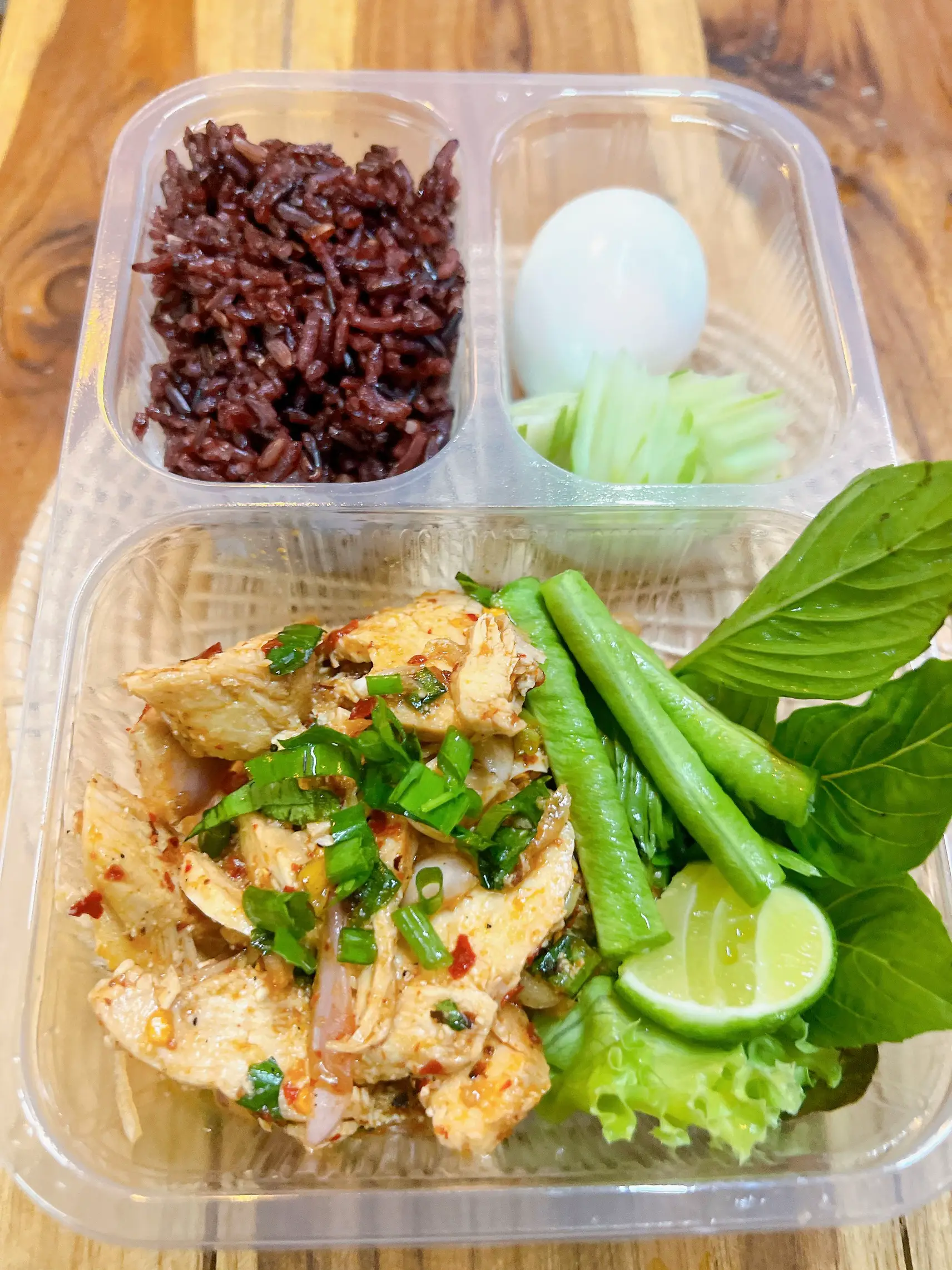 น้ำตกอกไก่ย่างไข่ต้ม | แกลเลอรีที่โพสต์โดย @noi_SJ7824 | Lemon8