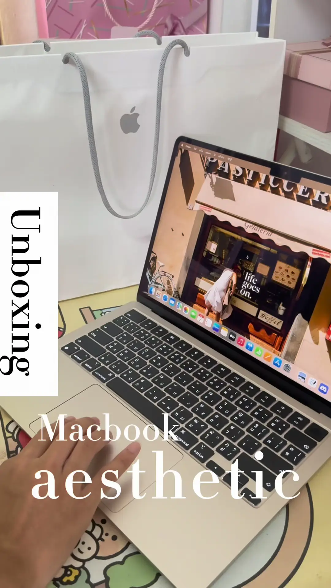 Unboxing MacBook aesthetic 💖💻⭐️ | วิดีโอที่เผยแพร่โดย ᪤𓈒 meowmatcha | Lemon8
