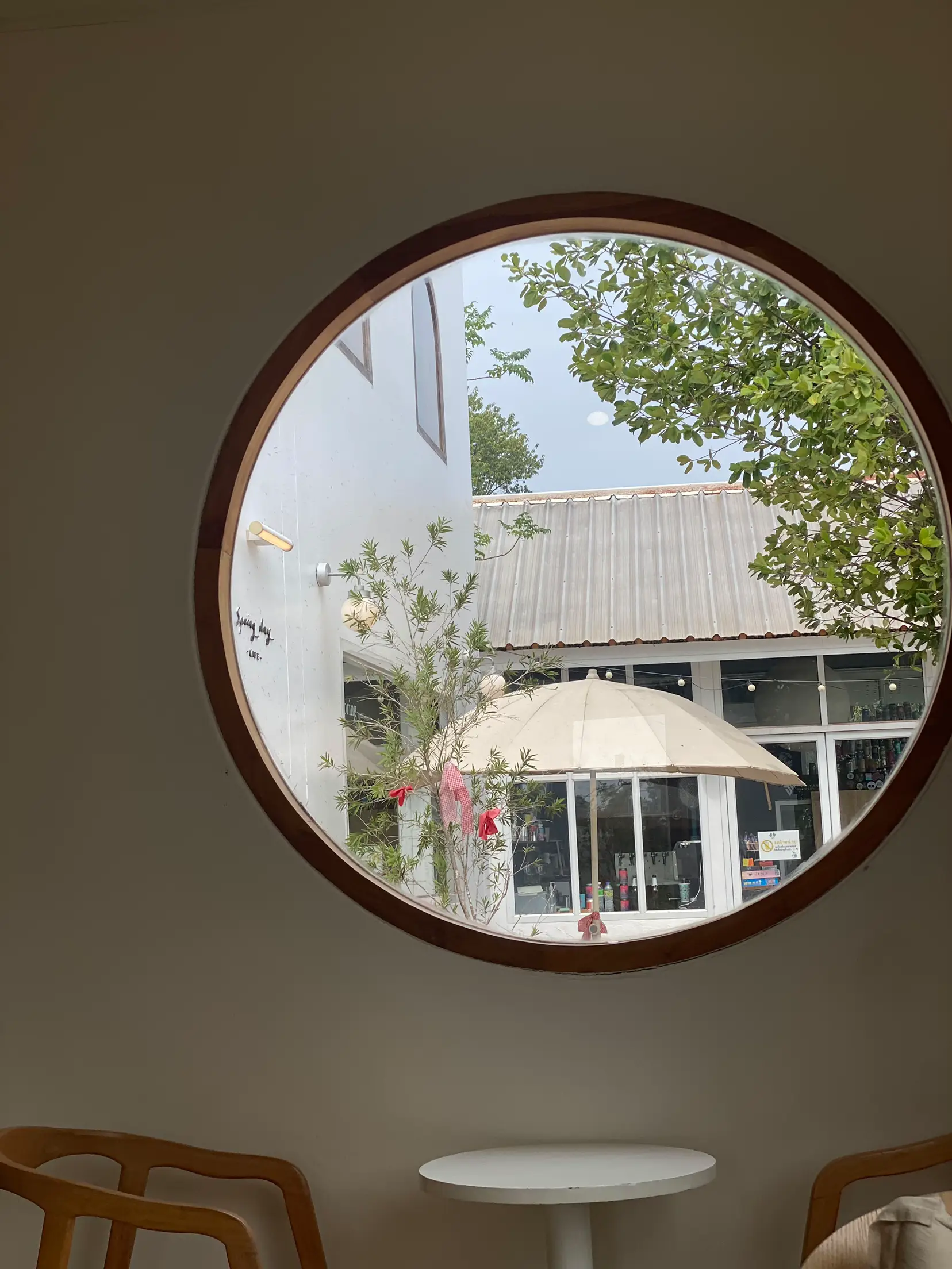 Spring Day Cafe Rayong 🌤️🐈🪐🌸 | แกลเลอรีที่โพสต์โดย คุณตาลรีวิว | Lemon8