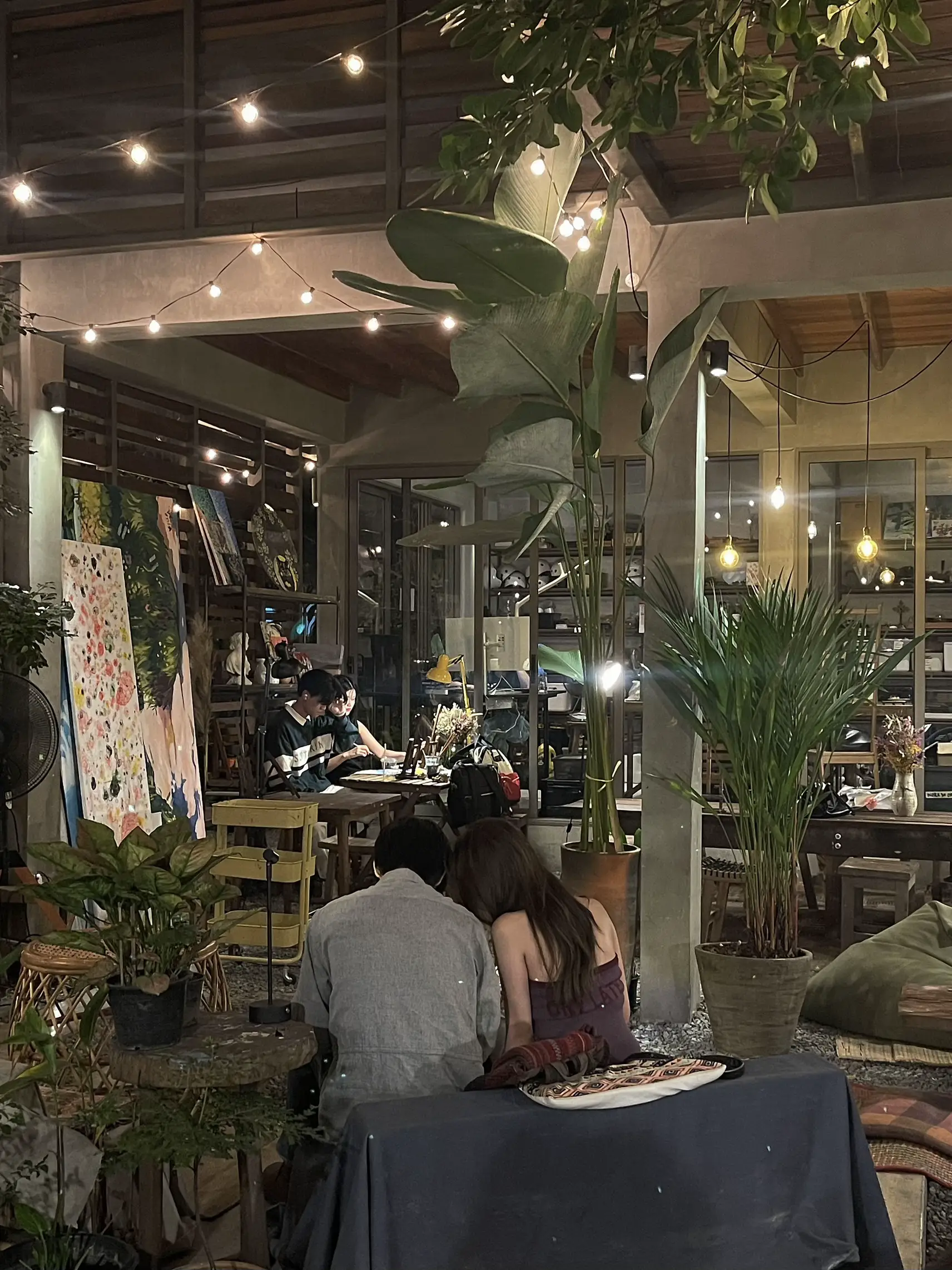 Taiban café (ใต้บ้านคาเฟ่🎨) ยามค่ำคืนใกล้กับ mrt หัวลำโพง🚇 | แกลเลอรีที่โพสต์โดย Ja’fe painai 🍵 ...