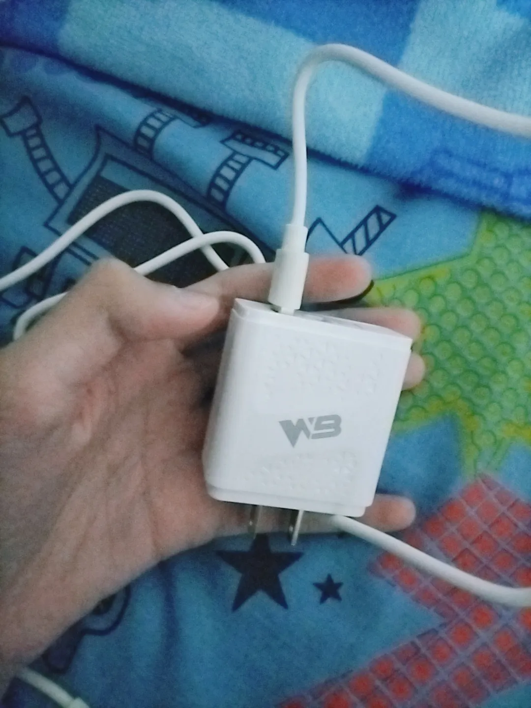 ใครเคยใช้สายชาร์จหัวชาร์จยี่ห้อWBบ้าง!! | แกลเลอรีที่โพสต์โดย Aom Sin | Lemon8