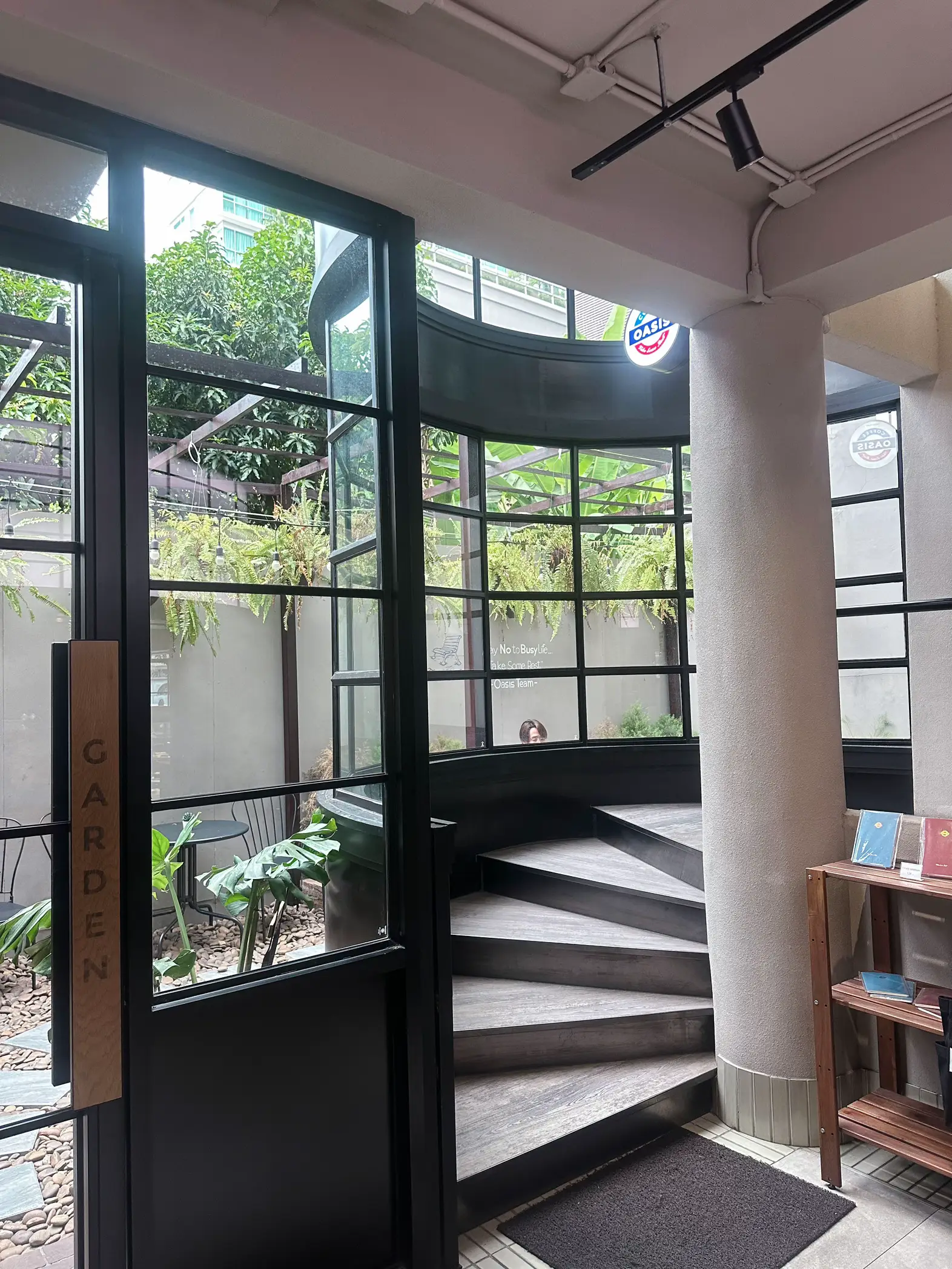 ☕️Cafe Oasis เปิด 24 ชั่วโมง พิกัด Mrt ห้วยขวาง ทางออก 4 | แกลเลอรีที่ ...