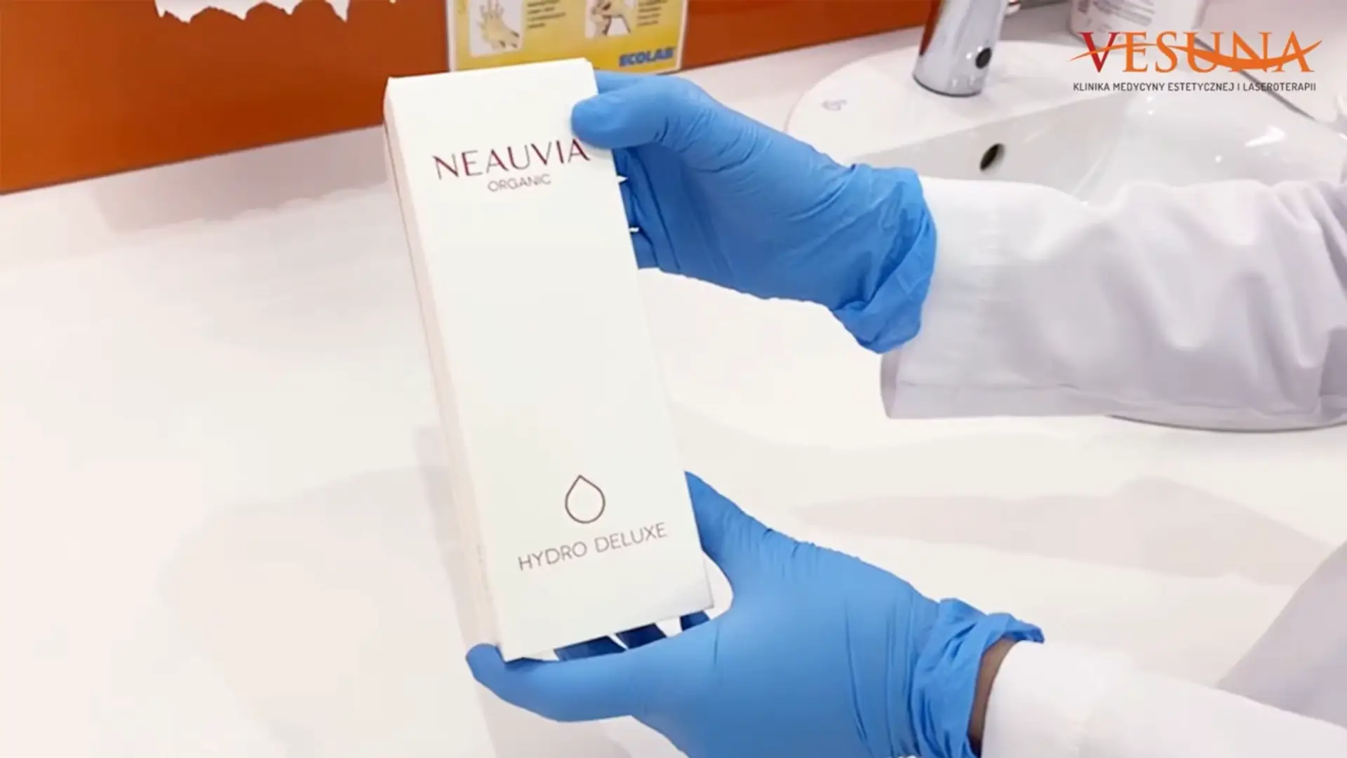 Skin Booster นูเวีย Neauvia Hydro Deluxe: CaHA+HA | วิดีโอที่เผยแพร่โดย ...