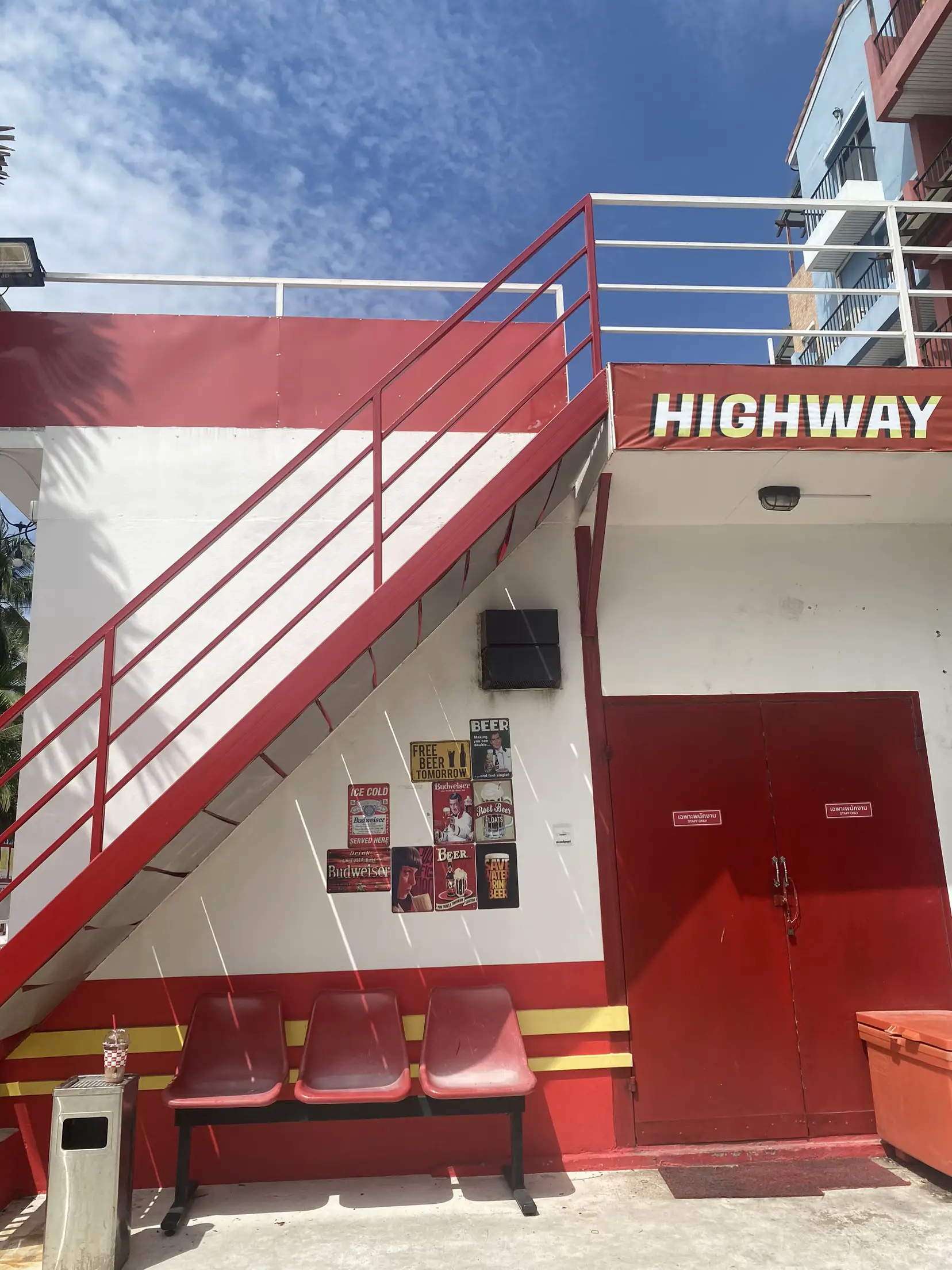 Highway cafe at bangsaen คาเฟ่สไตล์อเมริกันริมทะเล | แกลเลอรีที่โพสต์ ...