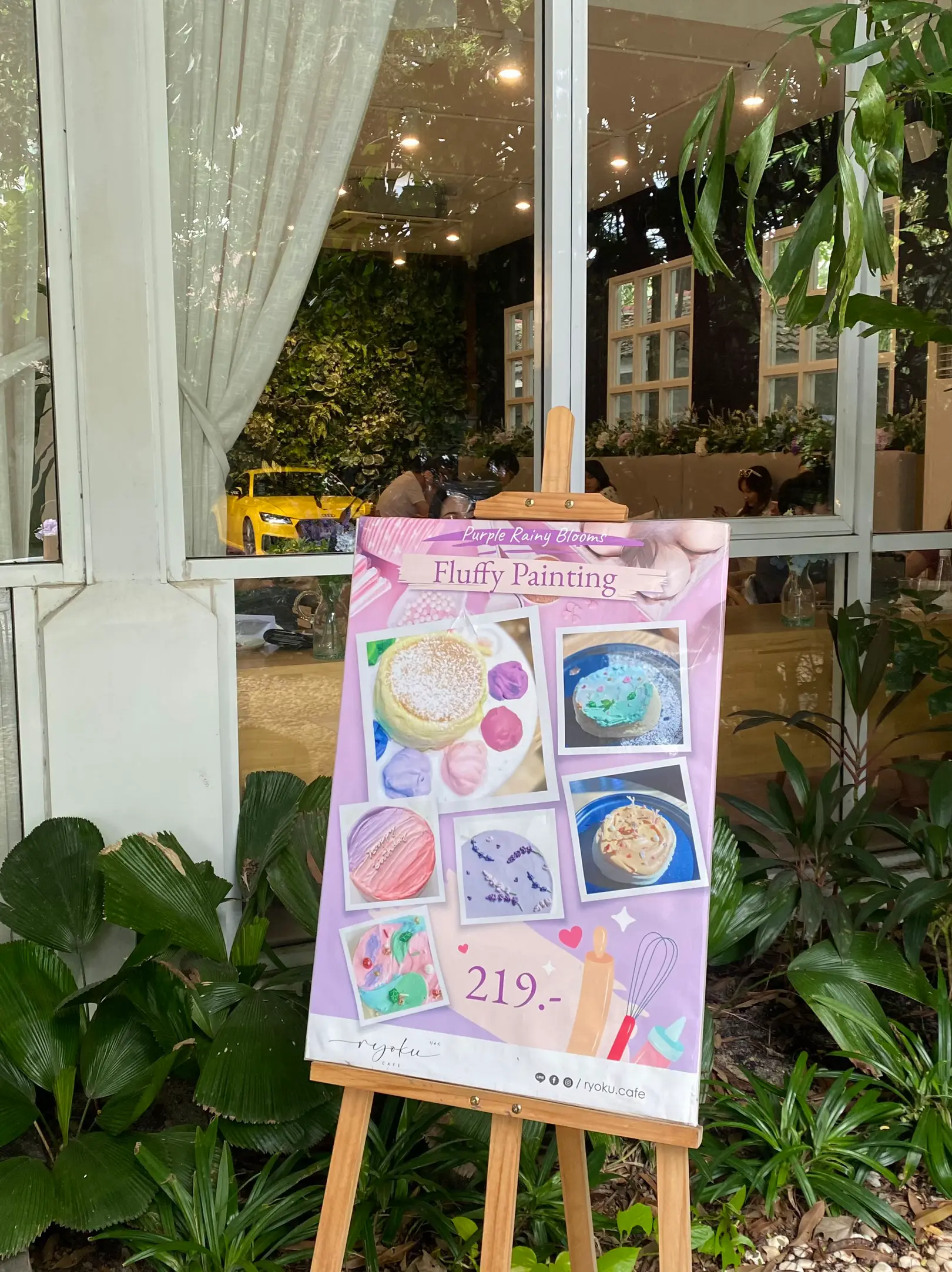 🧺🌸 Ryuko.cafe คาเฟ่ย่านสุขุมวิท สไตล์ร้านดอกไม้ มินิมอลสุดๆ | แกลเลอรีที่โพสต์โดย Nara.gam | Lemon8