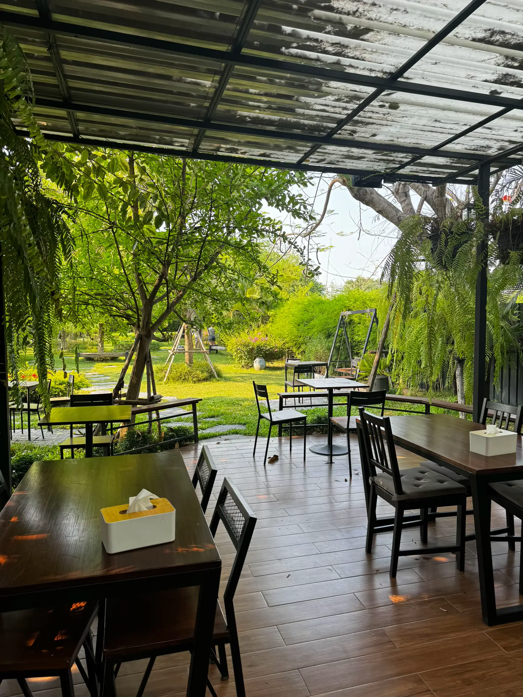 Double U coffee: หลบร้อน มาพึ่งร้าน(กาแฟ) | แกลเลอรีที่โพสต์โดย PING.KTBD | Lemon8