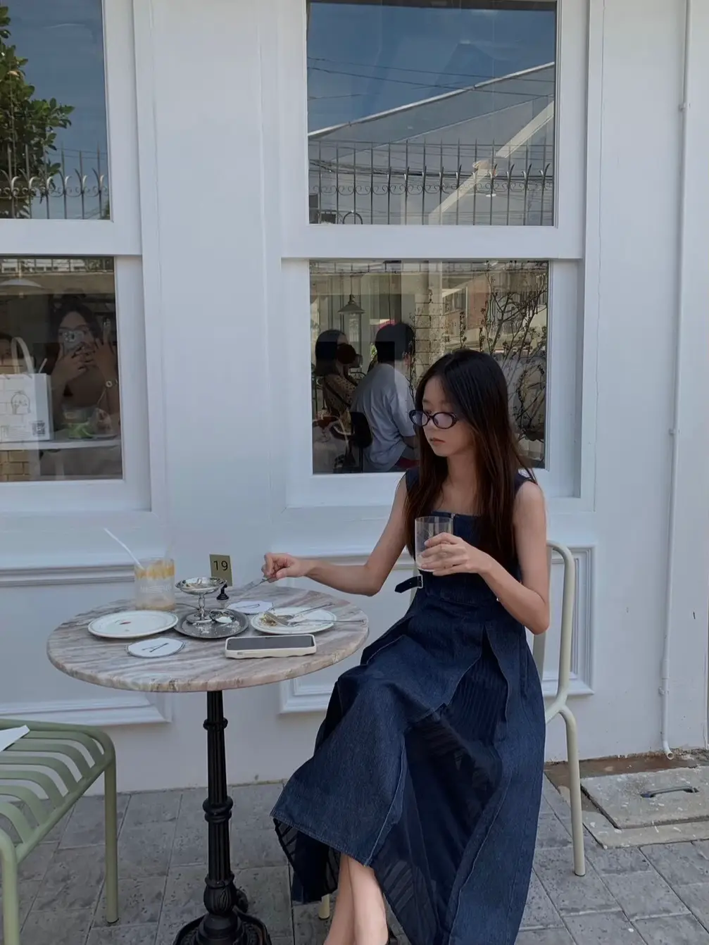 พาไปคาเฟ่สไตล์ยุโรปเปิดใหม่ที่เอกมัย🪄🥯🍨 | แกลเลอรีที่โพสต์โดย jry | Lemon8