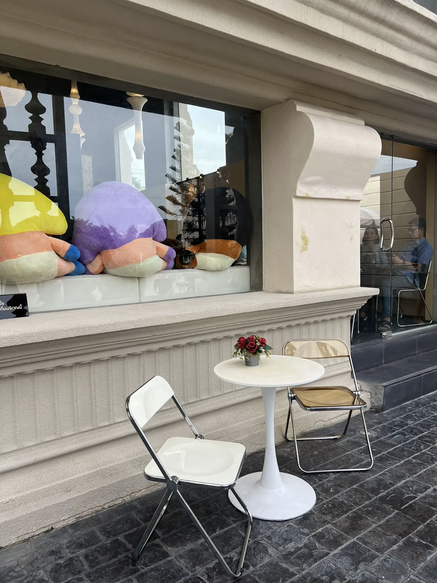 อัพเดต คาเฟ่สไตล์ยุโรป 🏛️💐🪞🥖🎀 | แกลเลอรีที่โพสต์โดย natcha.n | Lemon8