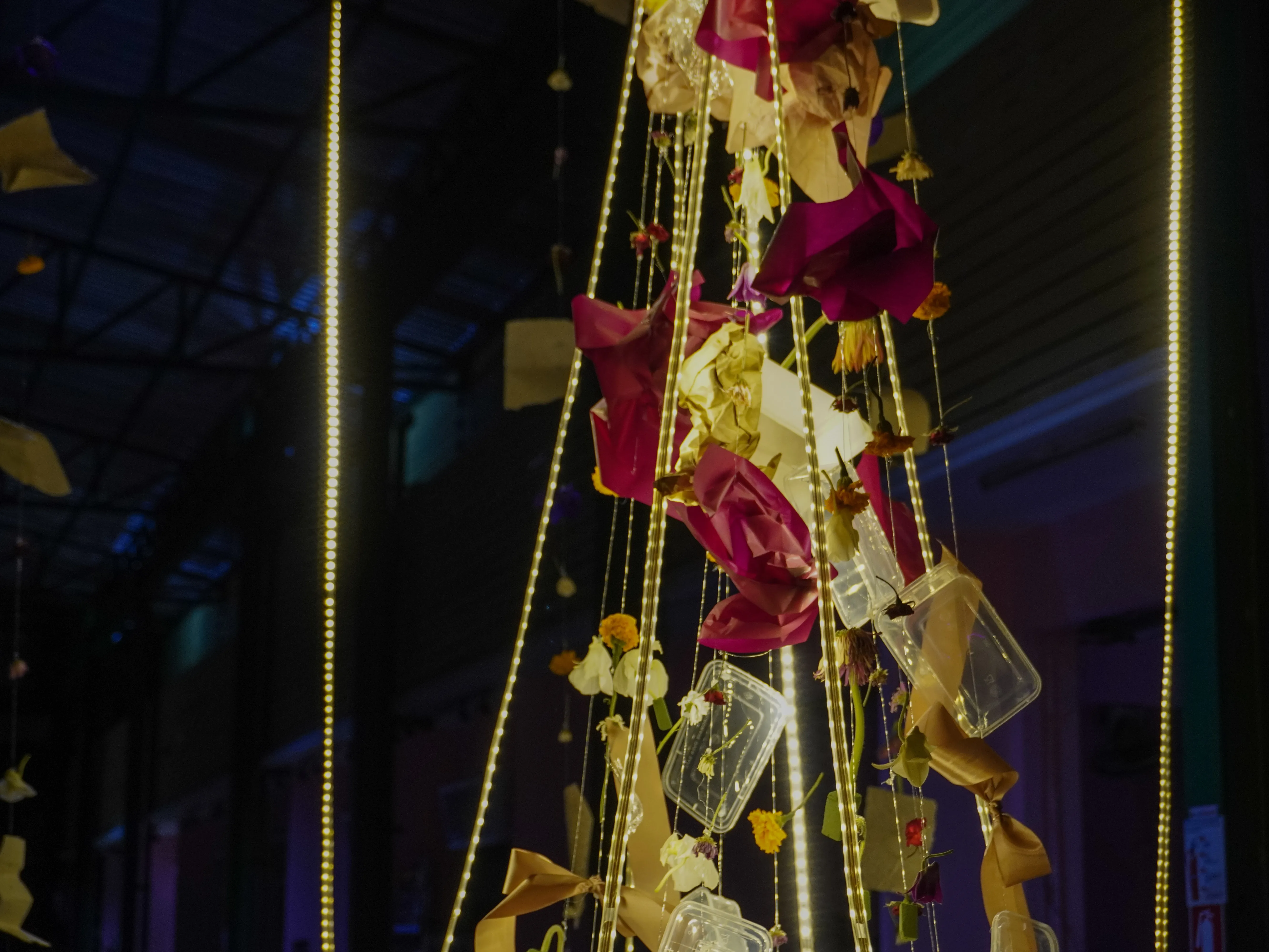 ปักมุดงานไฟย่านปากคลองตลาด BKKDW2024 กัน | แกลเลอรีที่โพสต์โดย Insomnia Scene | Lemon8