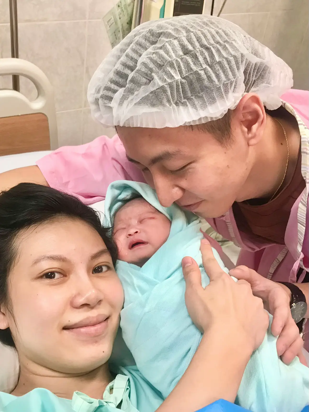 แชร์ประสบการณ์ คลอดธรรมชาติ แบบบล็อคหลัง🤰🏻 แกลเลอรีที่โพสต์โดย