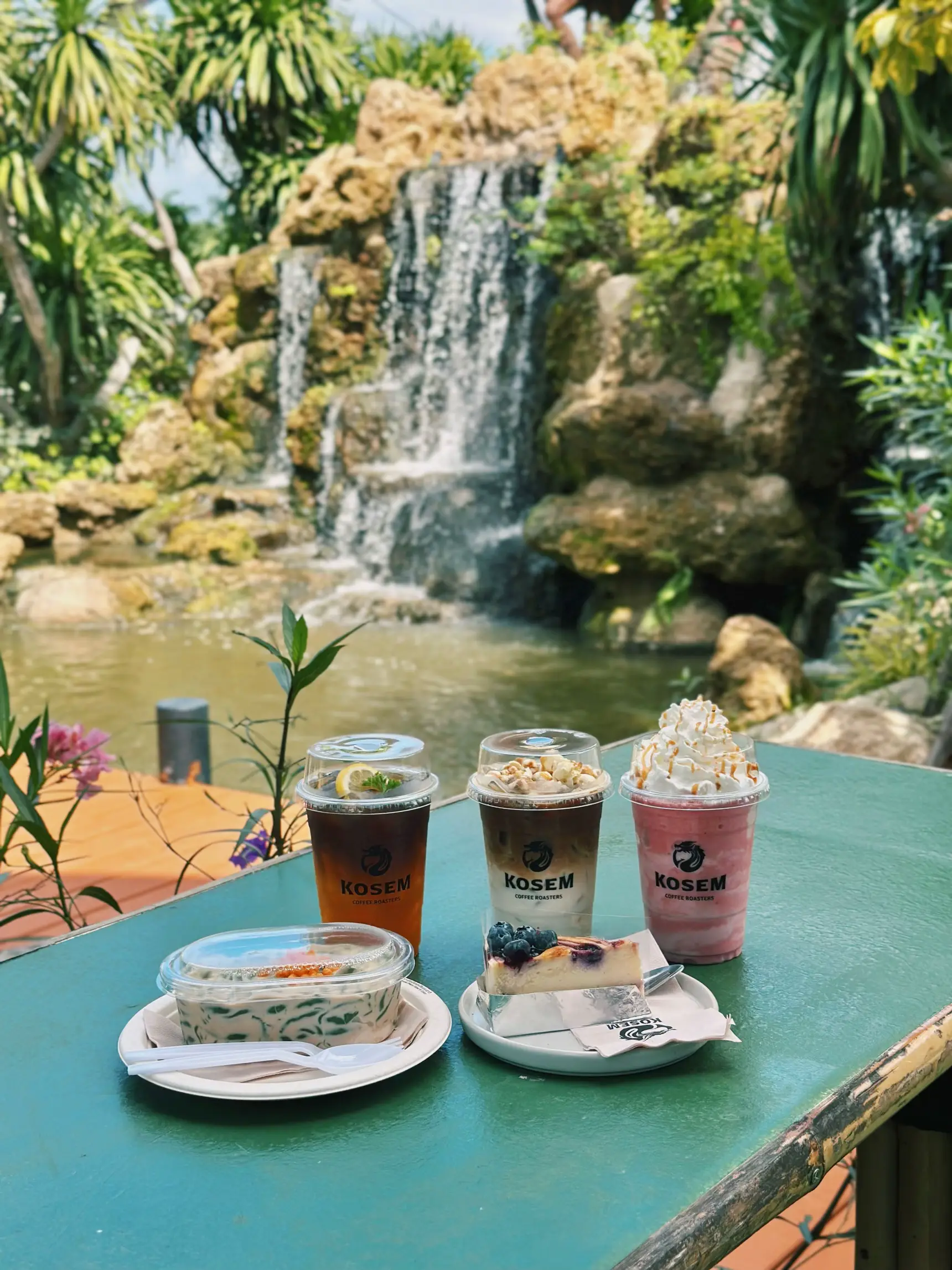 พึ่งรู้ว่ากาแฟหวาน ก็ตอนที่รักมันขม🥹 _______________________ | แกลเลอรี ...