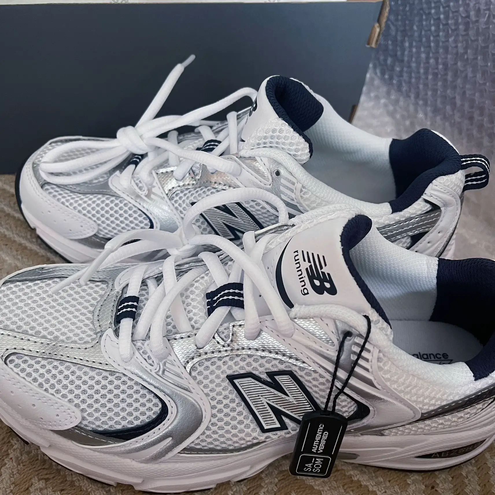 พึ่งจะได้มา กับรองเท้าสุดฮิต NB 530 | แกลเลอรีที่โพสต์โดย Thiti ii | Lemon8