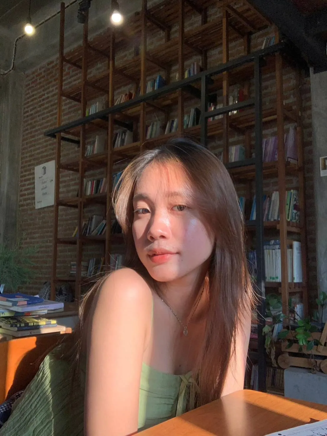 เสื้อสายเดี่ยวสไตล์เกาหลี สีน่ารัก ราคาดีมาก🧸🌷💕 | แกลเลอรีที่โพสต์โดย l_lin°-° | Lemon8