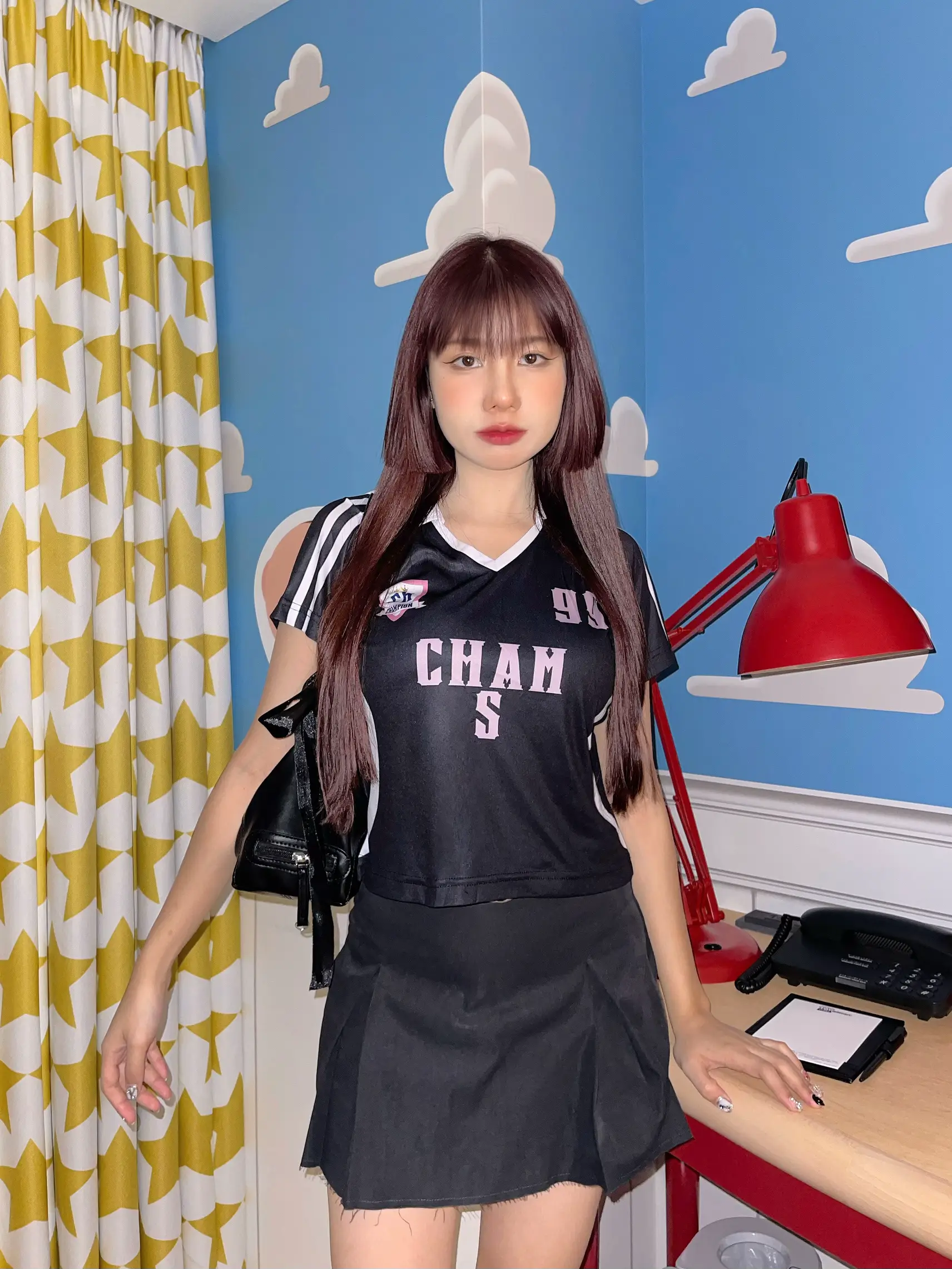 : เสื้อกีฬา y2k หลักร้อย 🍒 | แกลเลอรีที่โพสต์โดย bunny.guitar | Lemon8