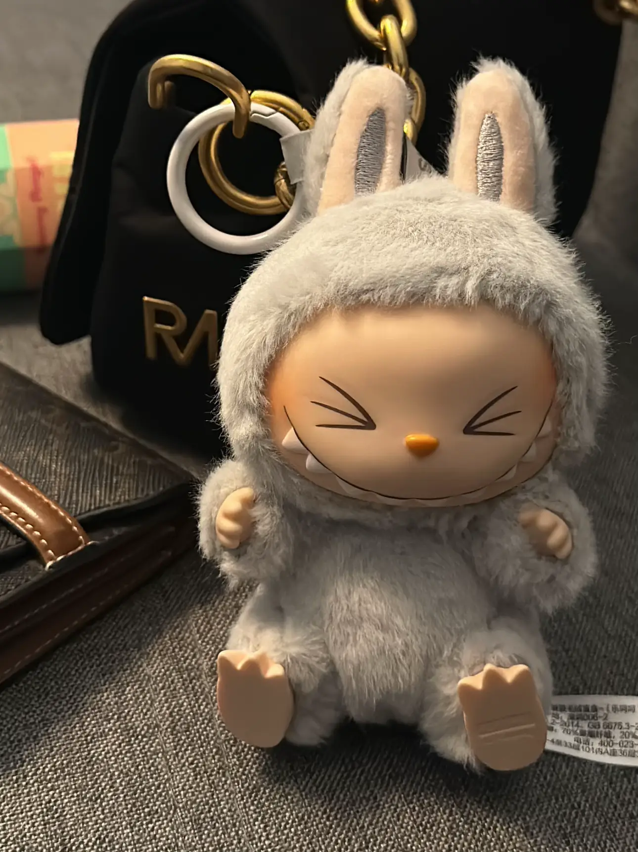 LABUBU V.2 ตัวจริงจะน่ารักไปไหนเนี้ย🧡💛 | แกลเลอรีที่โพสต์โดย N | Lemon8