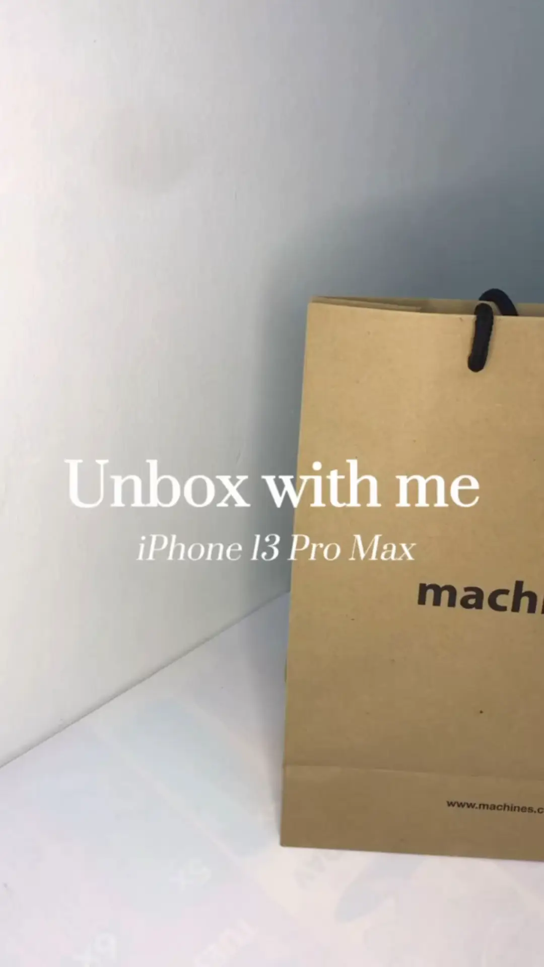 𝙐𝙣𝙗𝙤𝙭𝙞𝙣𝙜 𝙄𝙋𝙝𝙤𝙣𝙚 𝟭𝟯 𝙋𝙧𝙤 𝙈𝙖𝙭 📱𝙬𝙞𝙩𝙝 𝙢𝙚 🖤🤍 | Video diterbitkan oleh Scarlett 🐱 | Lemon8