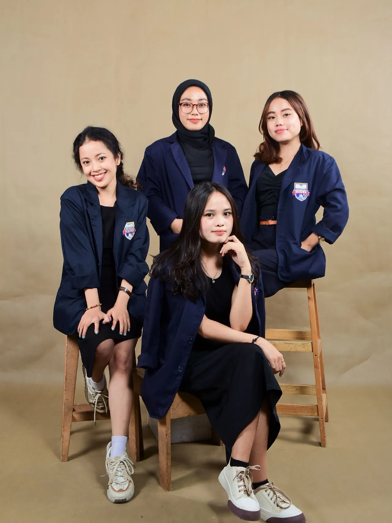 Ide foto studio with Almet kampus | Galeri diposting oleh itsmimi | Lemon8