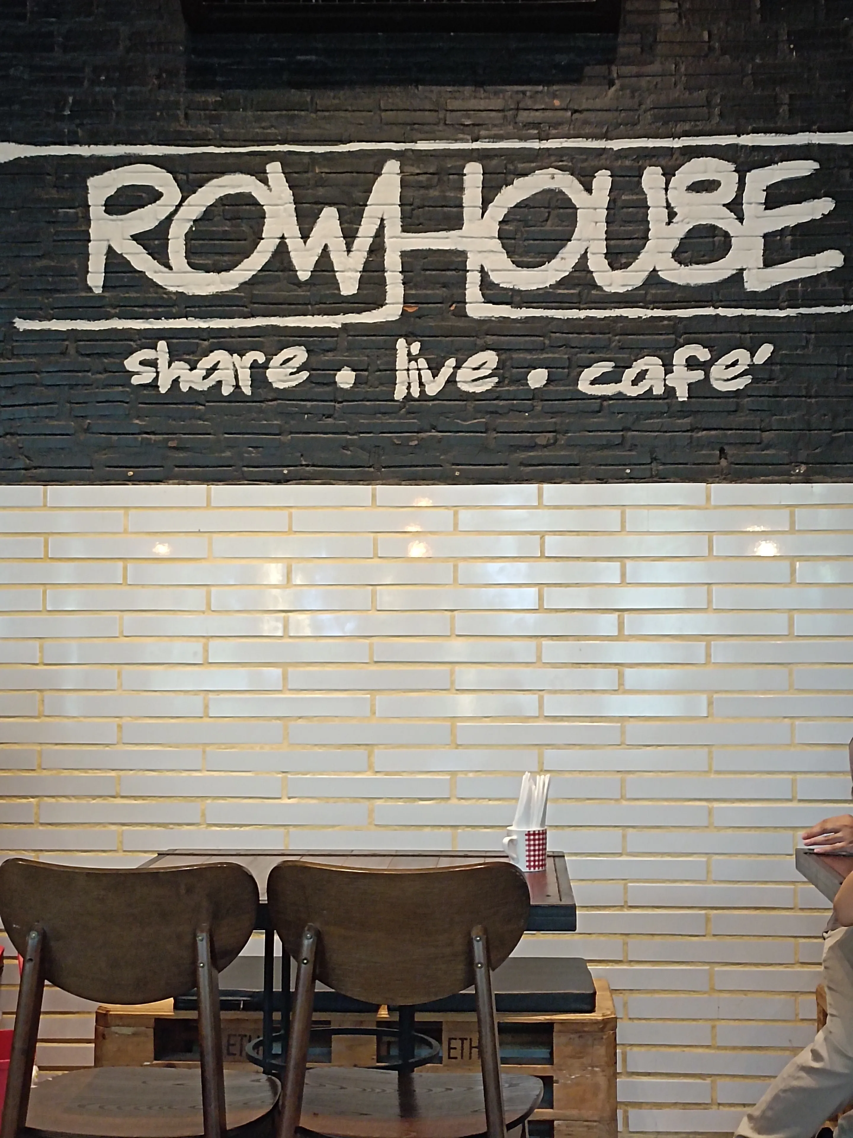 🥞 RowHouse Cafe' : หัวหิน 🥃 | แกลเลอรีที่โพสต์โดย 🌿Coco Ratta 😺 | Lemon8