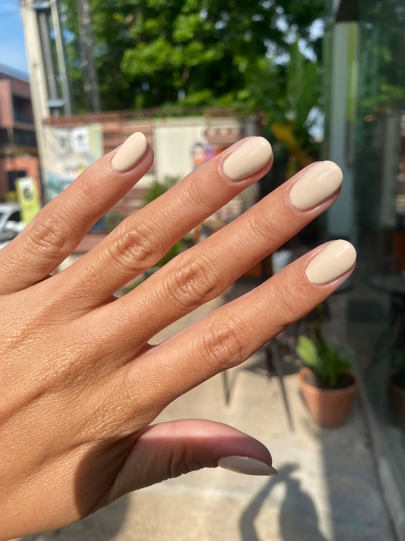 เล็บสีครีมมินิมอล เอิร์ทโทน | แกลเลอรีที่โพสต์โดย Nichanun | Lemon8