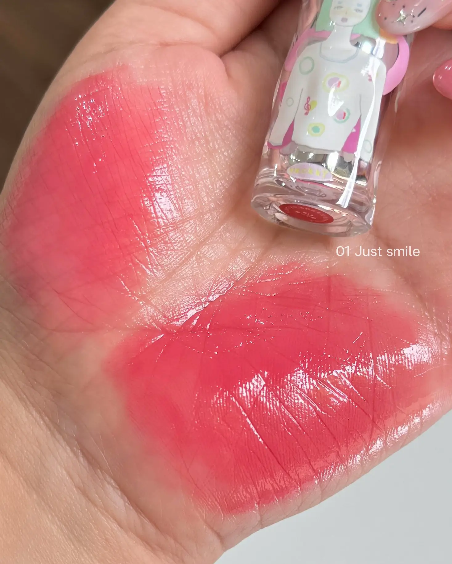 ลิปแลคเกอร์ FLORTTE Girl ‘s World 💓🦋 | แกลเลอรีที่โพสต์โดย พักรบรีวิว | Lemon8