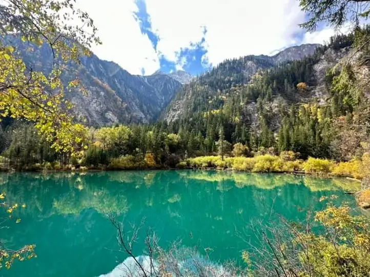 รีวิวอุทยานจิ่วจ้ายโกว (Jiuzhaigou) ช่วงใบไม้เปลี่ยนสี | แกลเลอรีที่โพสต์โดย Sarar.wt | Lemon8