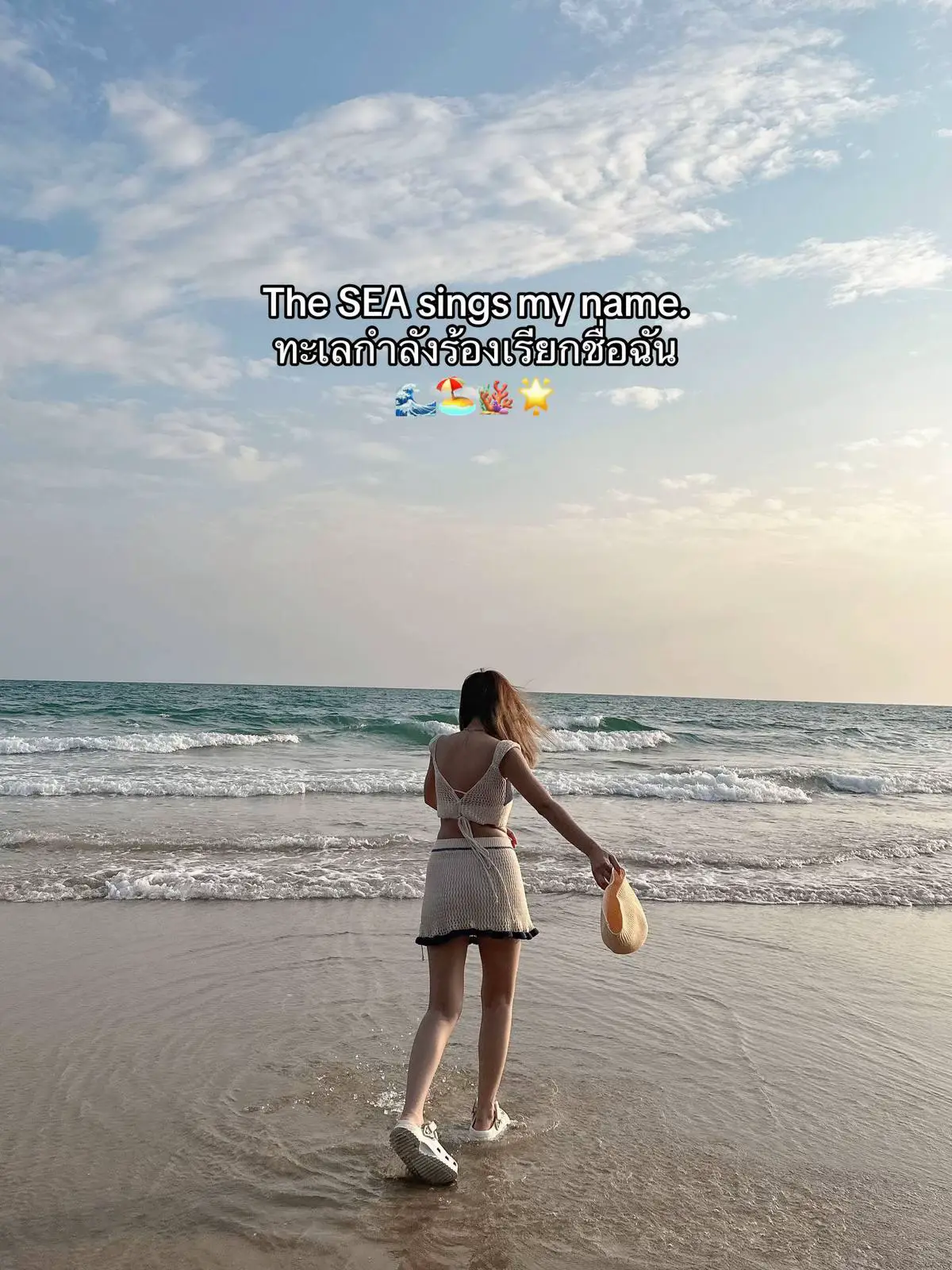 แจกแคปชั่นเที่ยวทะเล TH EN 🌅👙🏖️ | แกลเลอรีที่โพสต์โดย Tontaey Story | Lemon8