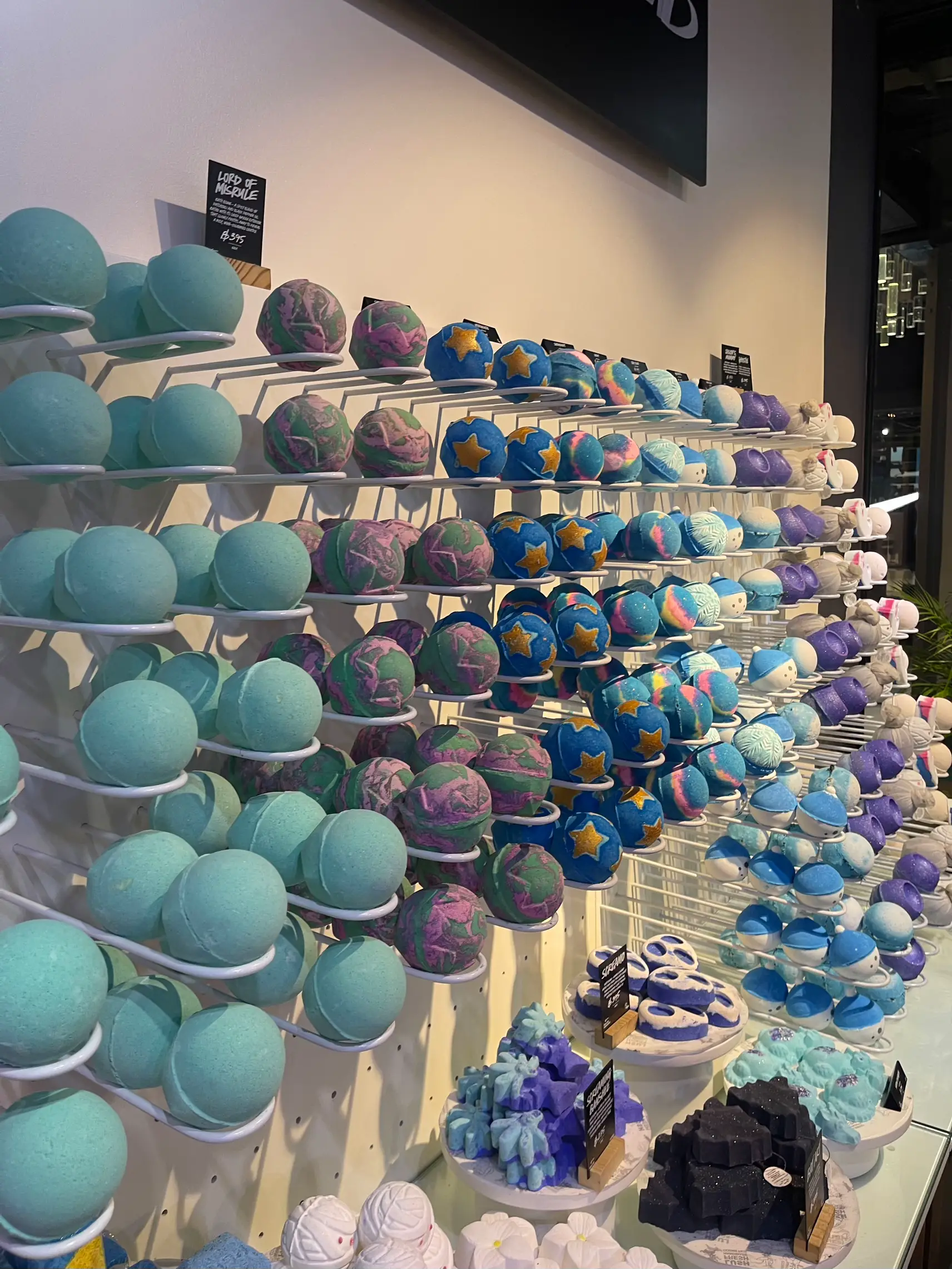 Lush Thailand พร้อมแล้วสำหรับเทศกาลปีนี้ 🎄⛄️🪄 | แกลเลอรีที่โพสต์โดย ...