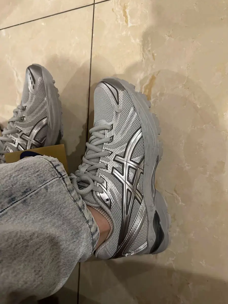 รีวิว asics สี silver สุด y2k น่าตำมั้ย | แกลเลอรีที่โพสต์โดย namwanmn ...