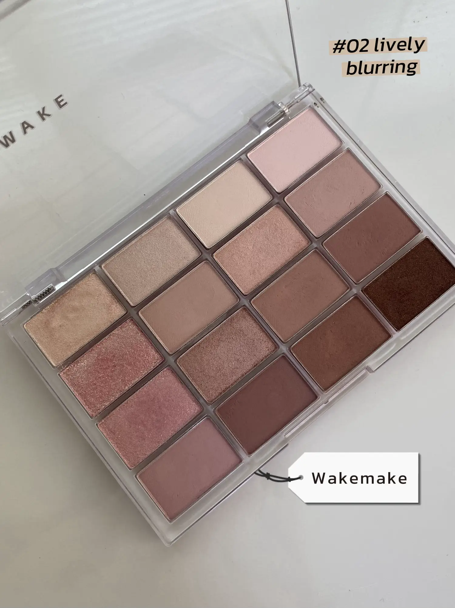 พาส่อง Wakemake Soft Blurring Eye Palette | แกลเลอรีที่โพสต์โดย Pearpeony | Lemon8