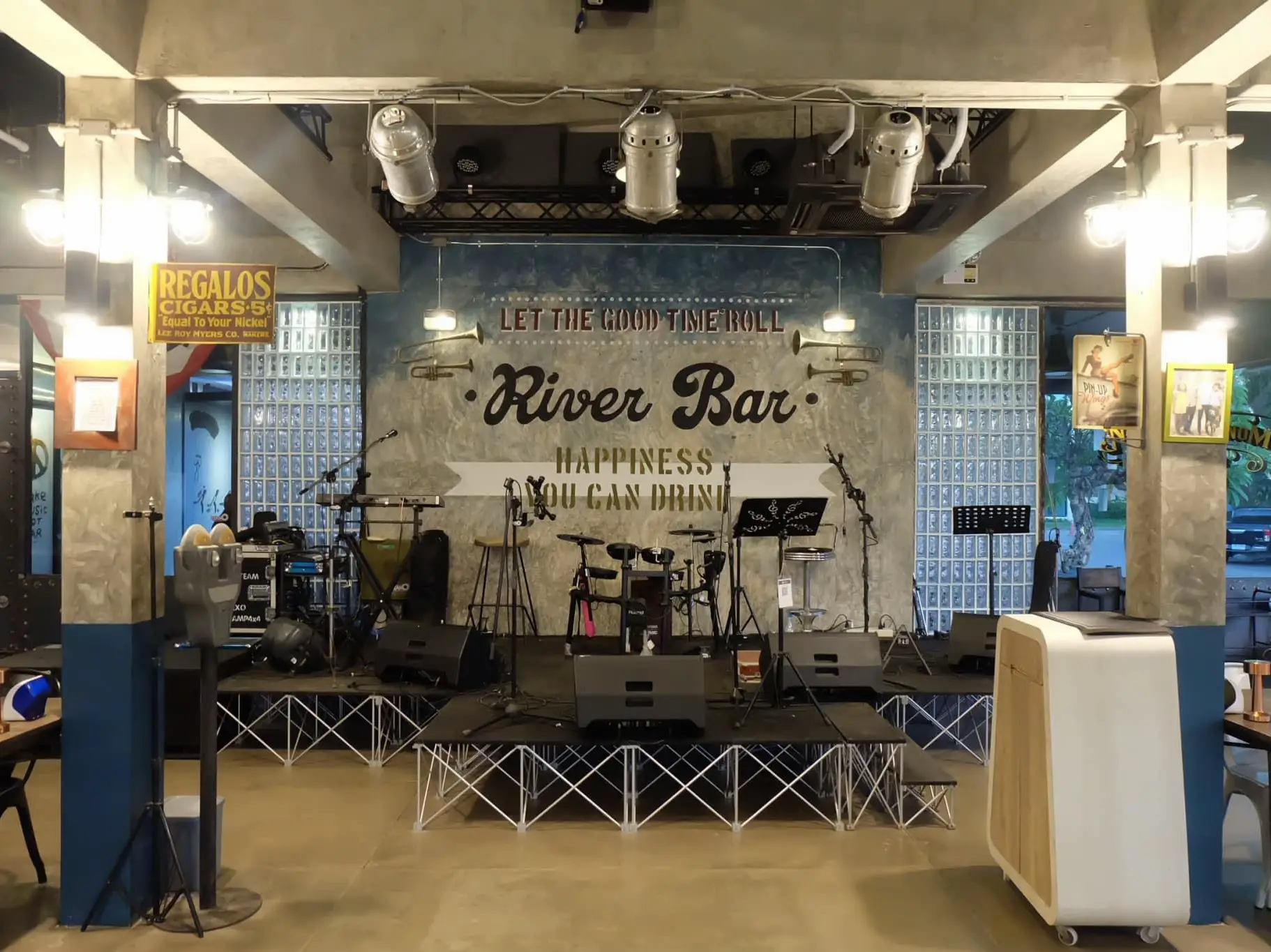 ร้านนั่งชิล River Bar & Restaurant 🍷 | แกลเลอรีที่โพสต์โดย Para | Lemon8