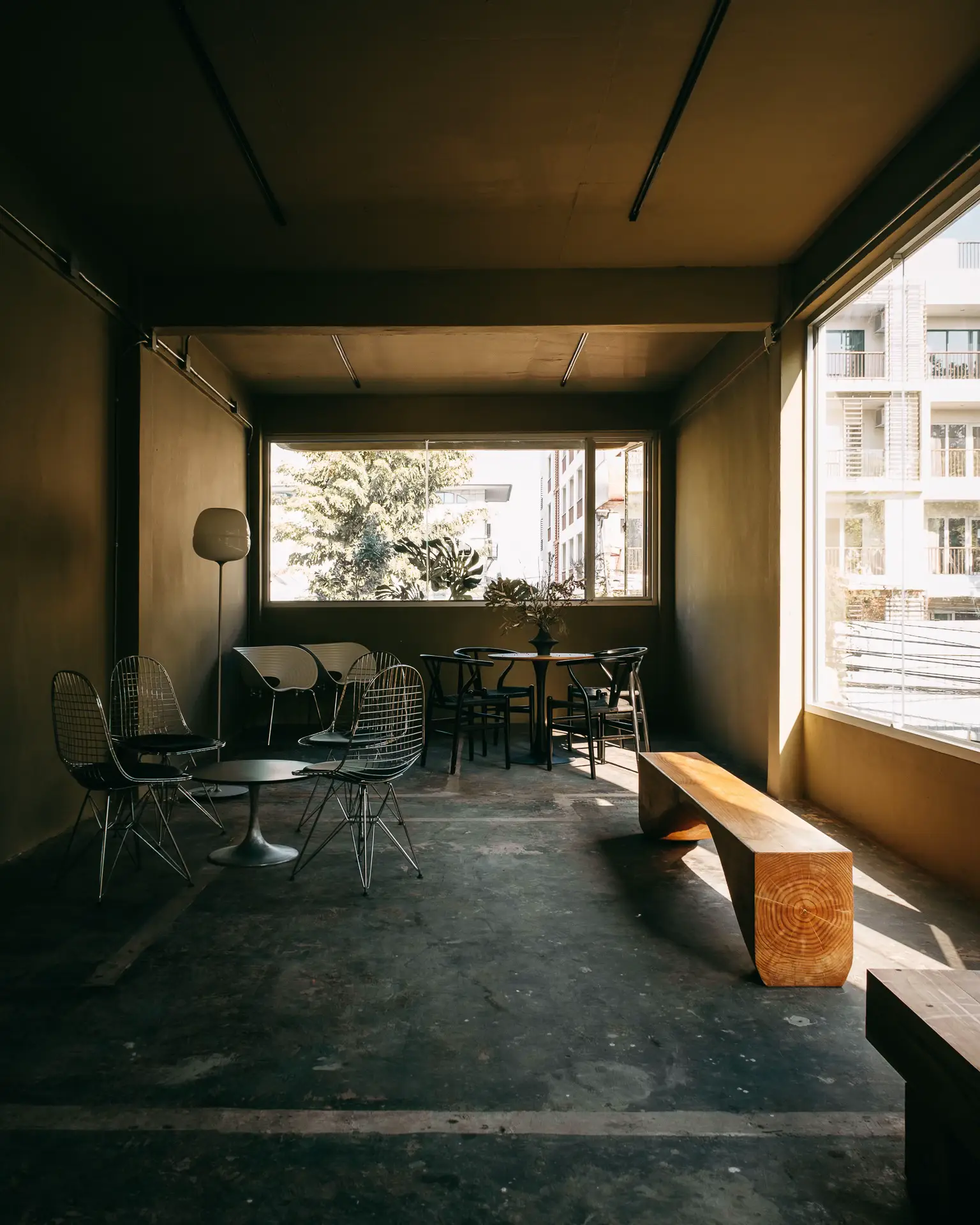 Pulse Phra-Arthit Cafe in Warm Old Building Cozy Sun Rd | Gallery ...